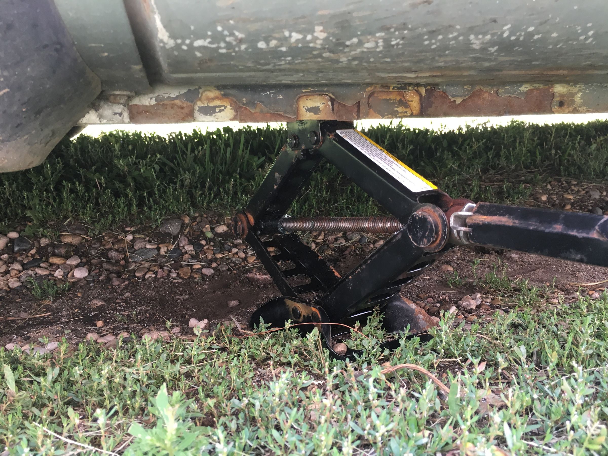 How to Change a Flat Tire : 7 Steps - Instructables