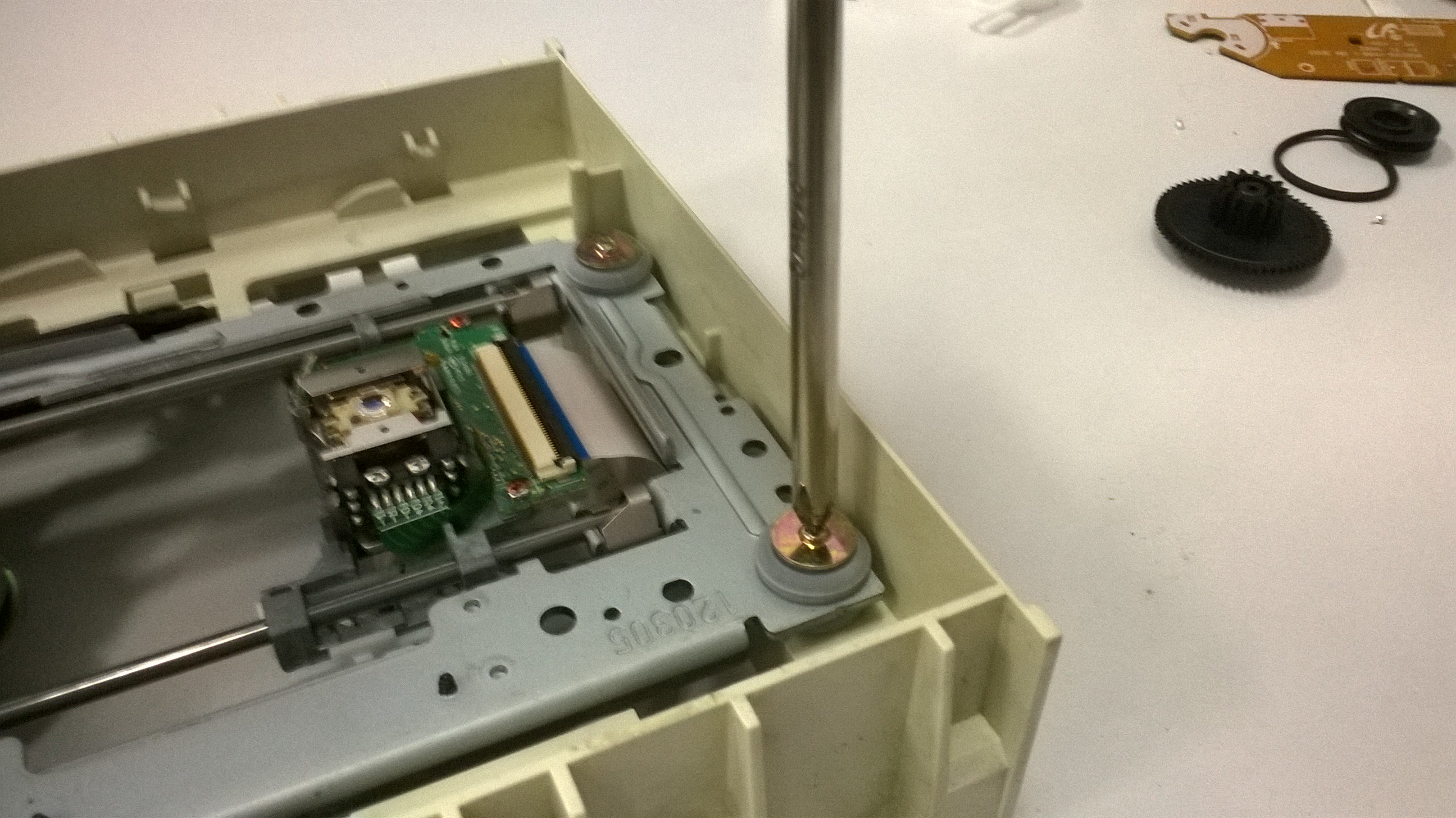 Disassembling a CD/DVD Reader and Reusing Its Parts : 12 Steps (with ...