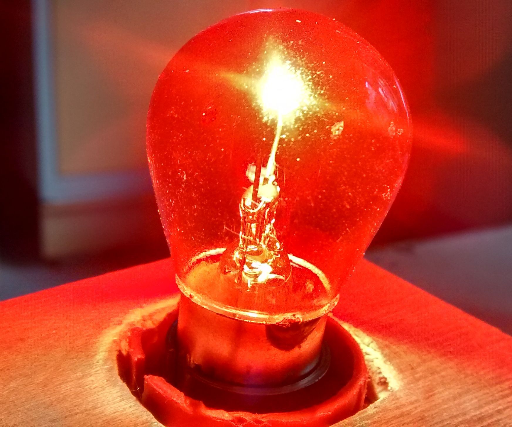 Lamp Using Old Car Bulb : 4 Steps - Instructables