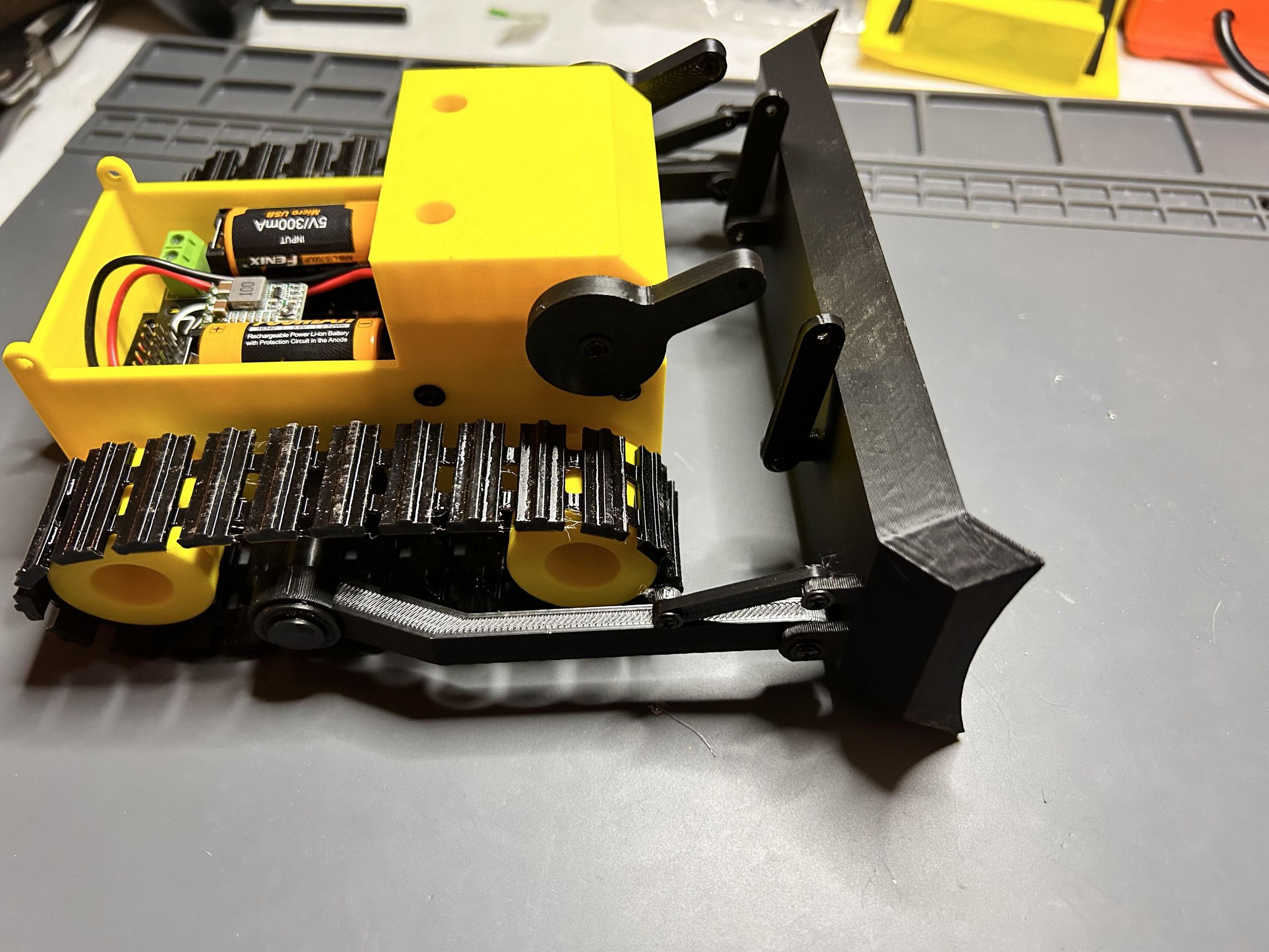 Muddy Mini Dozer : 23 Steps - Instructables