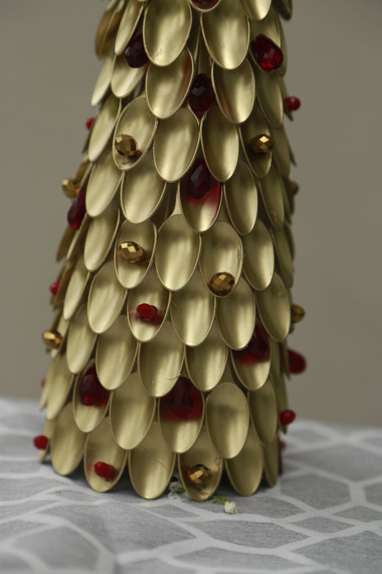 Recycled Materials XMas Tree : 9 Steps (with Pictures) - Instructables