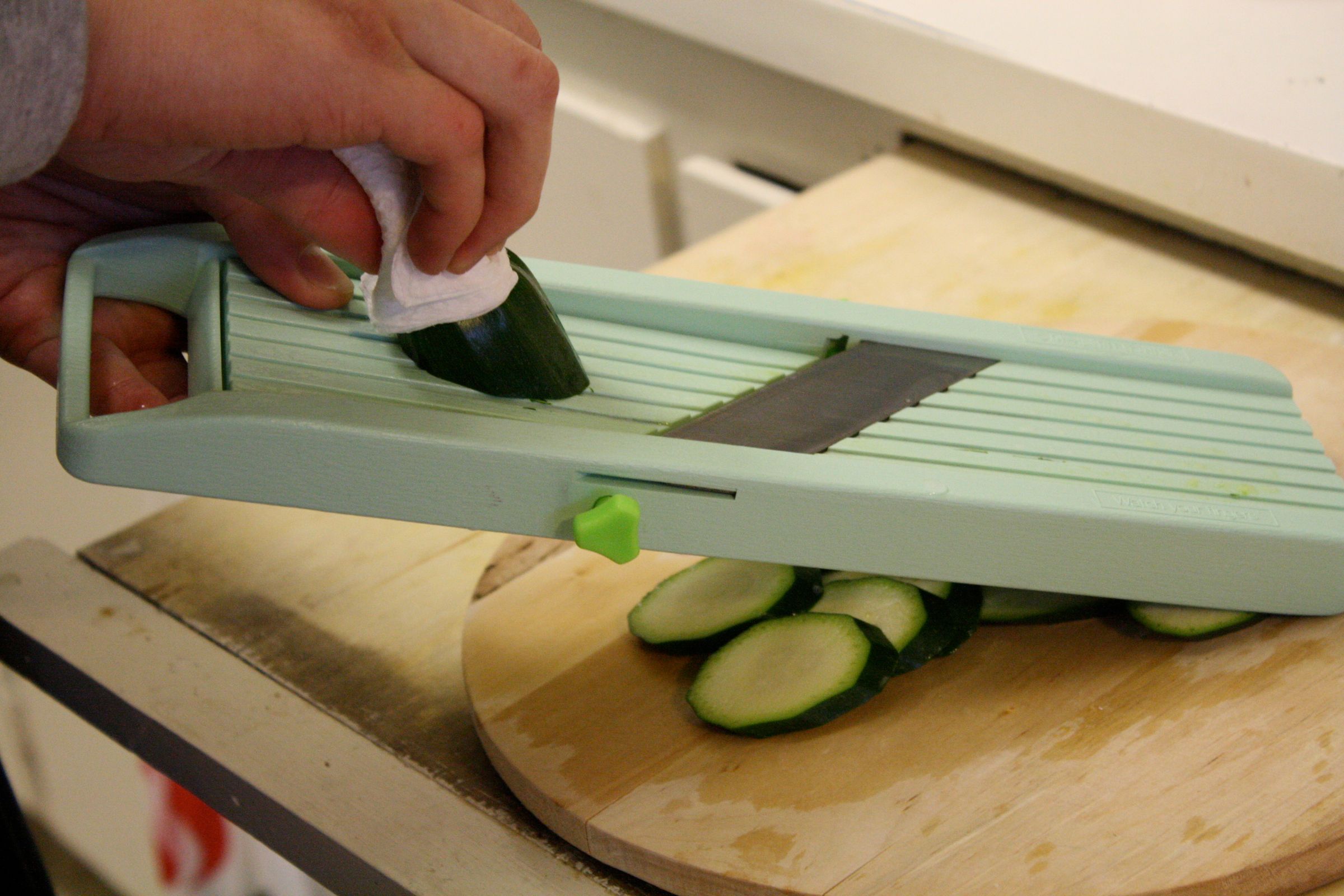 The Secret to Slicing Safely : 8 Steps - Instructables