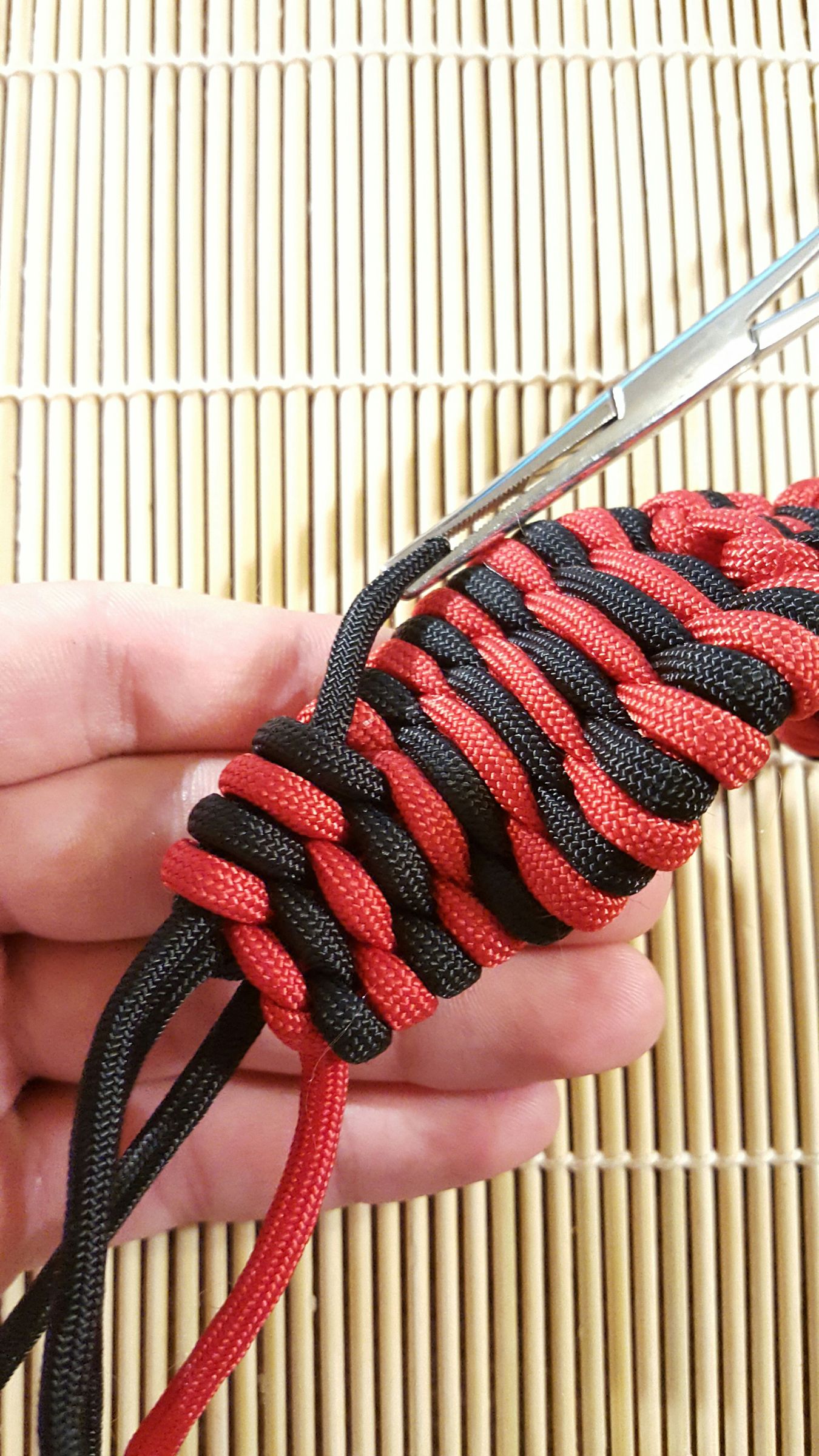 Paracord Snake : 10 Steps (with Pictures) - Instructables