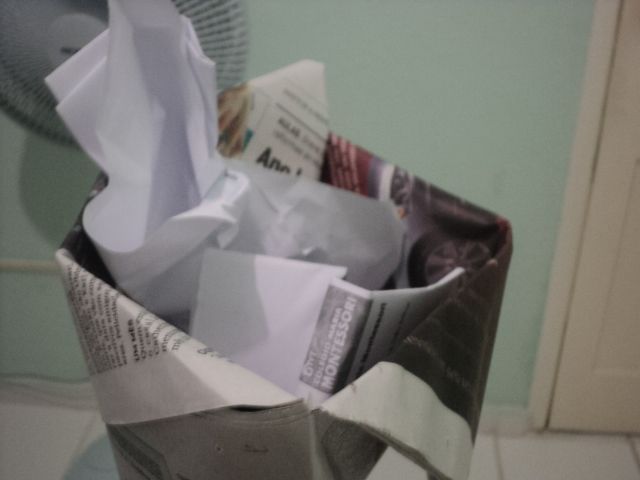 Newspaper Garbage Bag : 9 Steps - Instructables