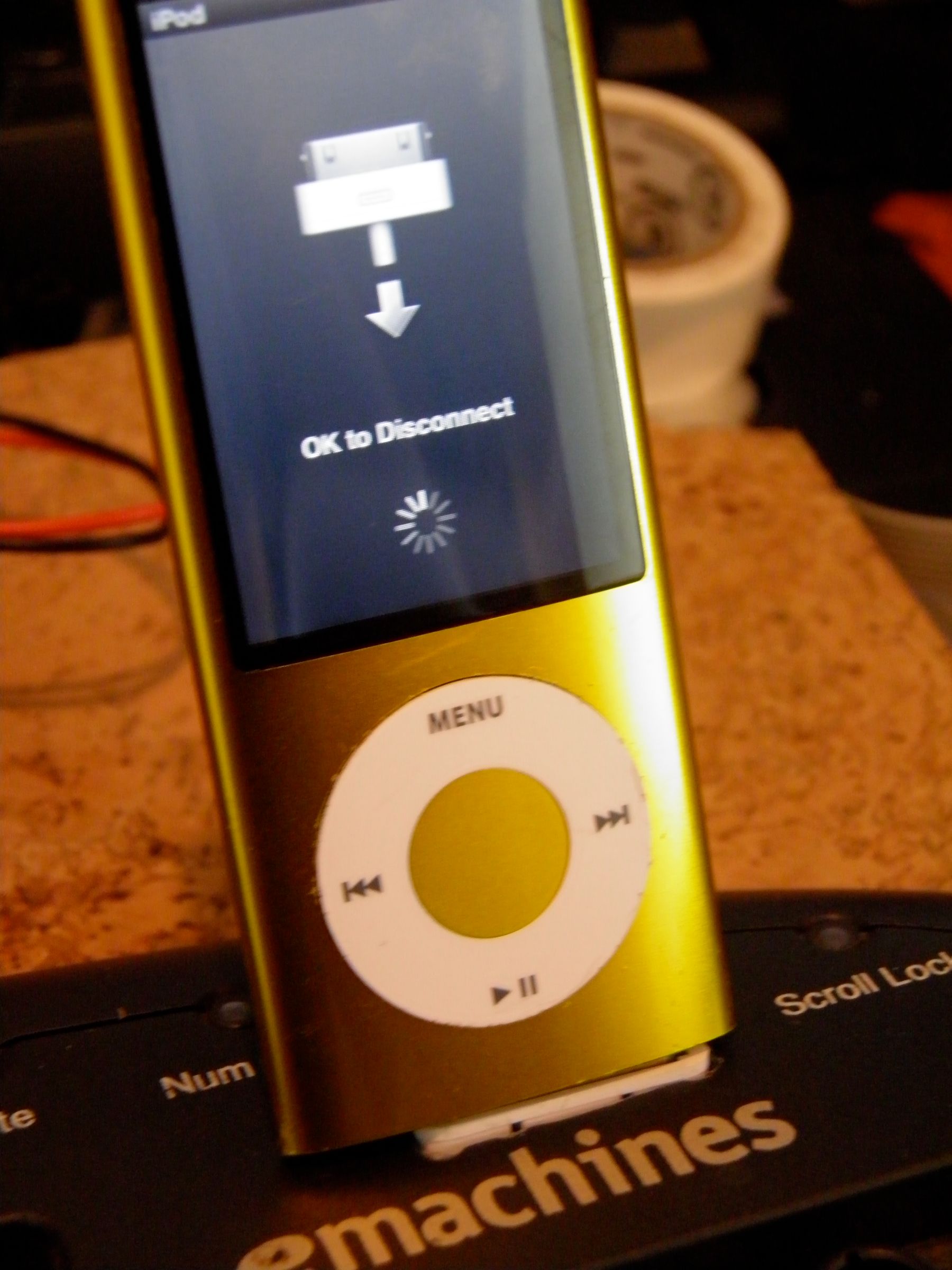 Keyboard IPod Dock (with Video!) : 8 Steps - Instructables
