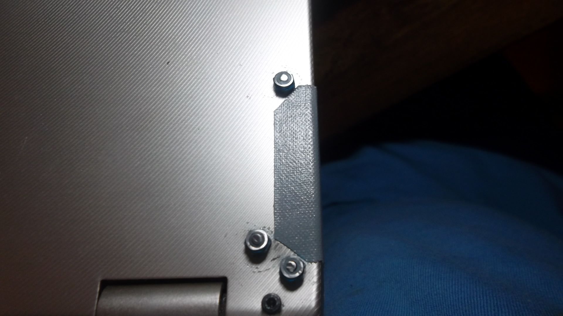 Repair Broken Hinges/case of Asus U46E-BAL5 Laptop : 8 Steps ...