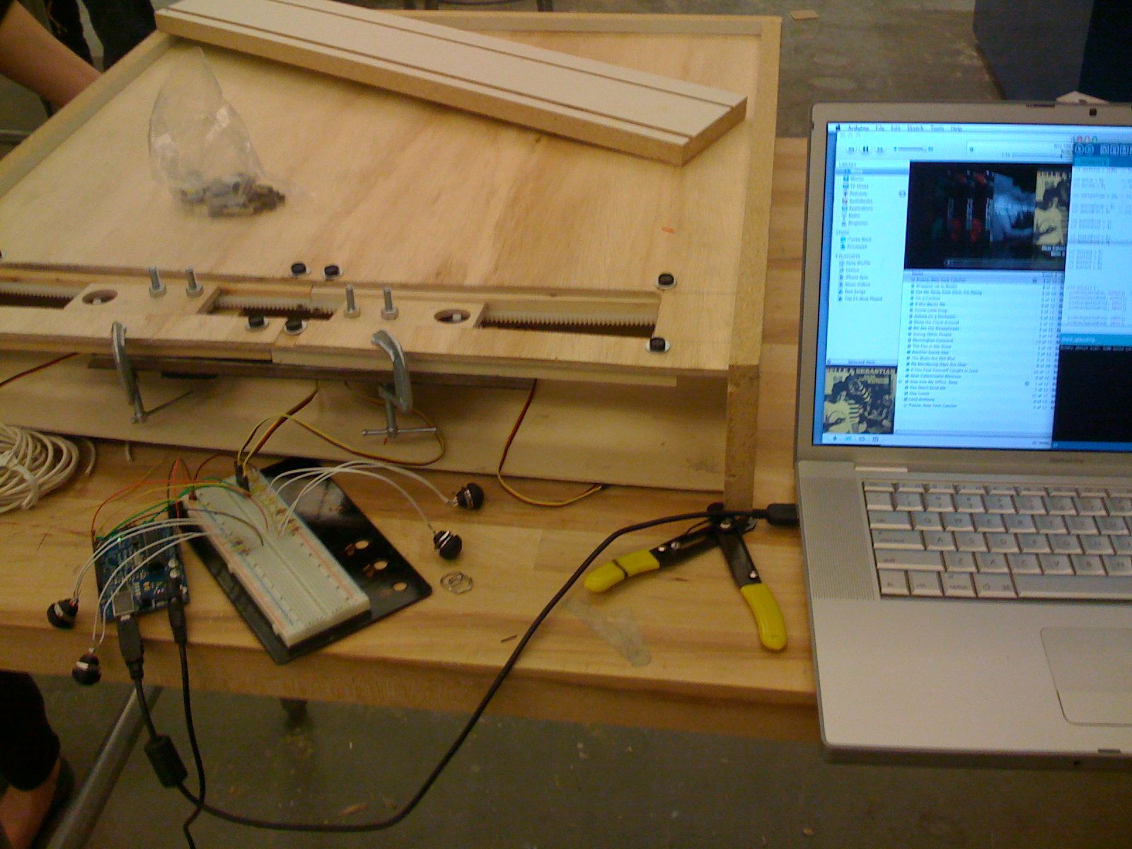 Awesome Moving Gears Controlled by Awesome Buttons (to Be Continued ...