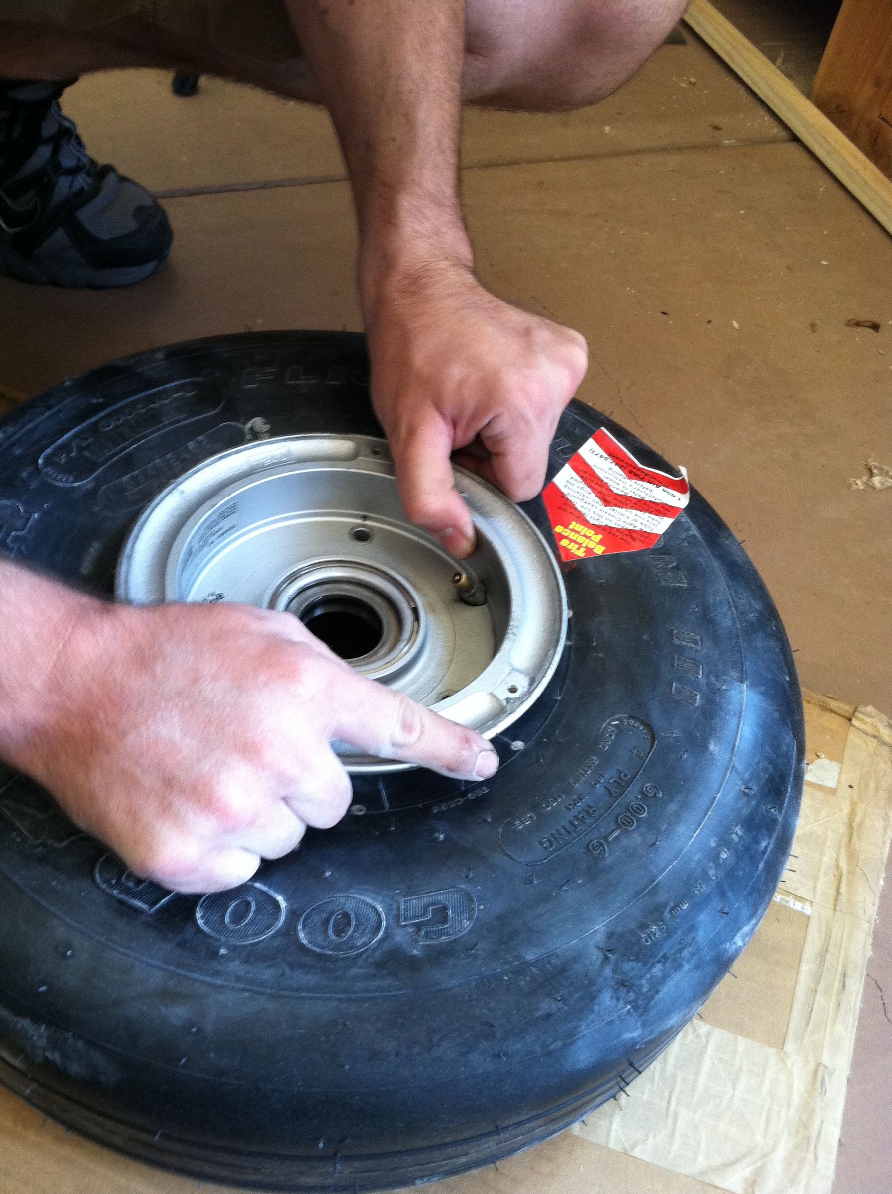 Replace the Tyres on Your Plane : 12 Steps (with Pictures) - Instructables