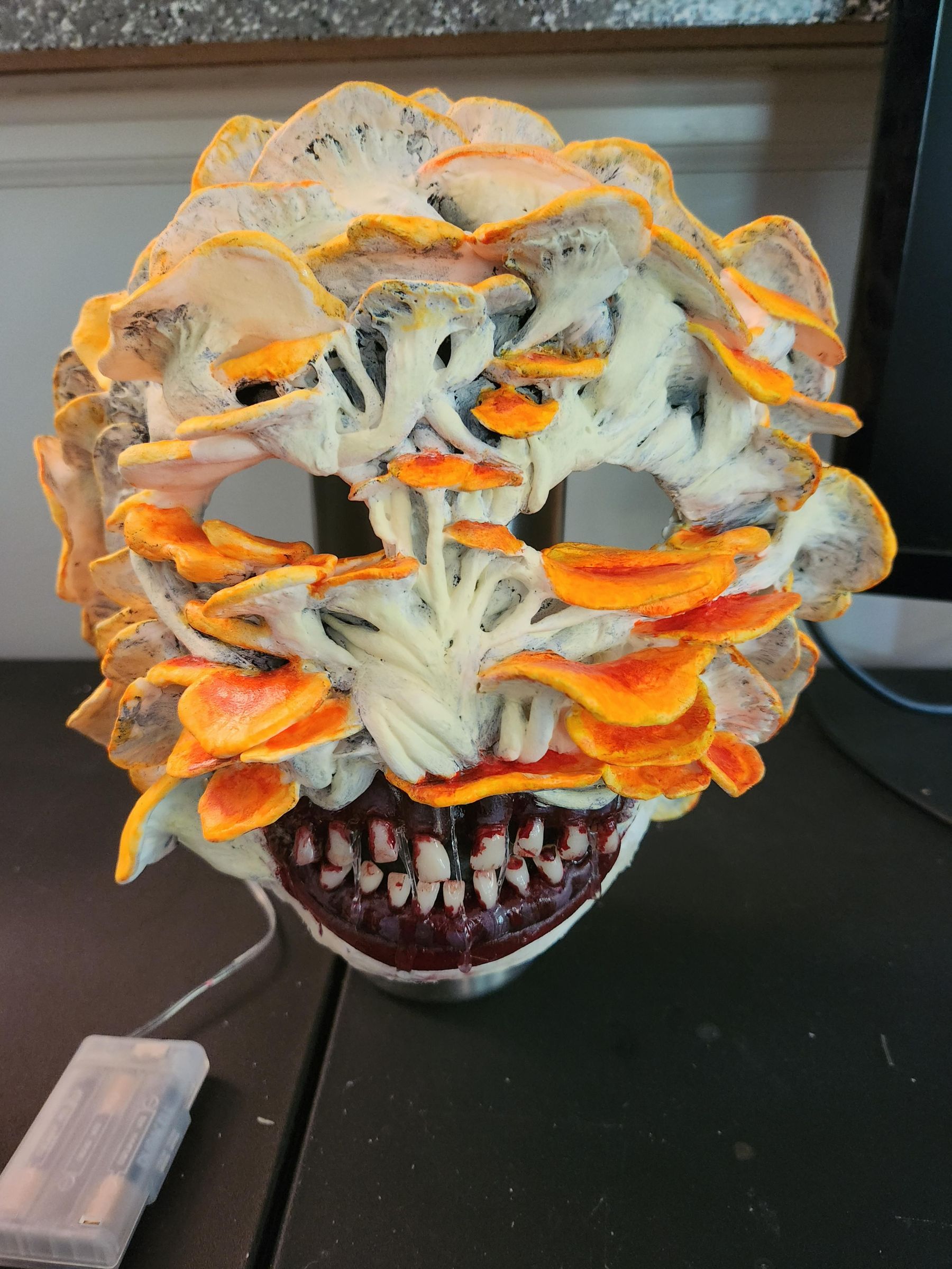 The Last of Us Clicker Mask : 13 Steps (with Pictures) - Instructables