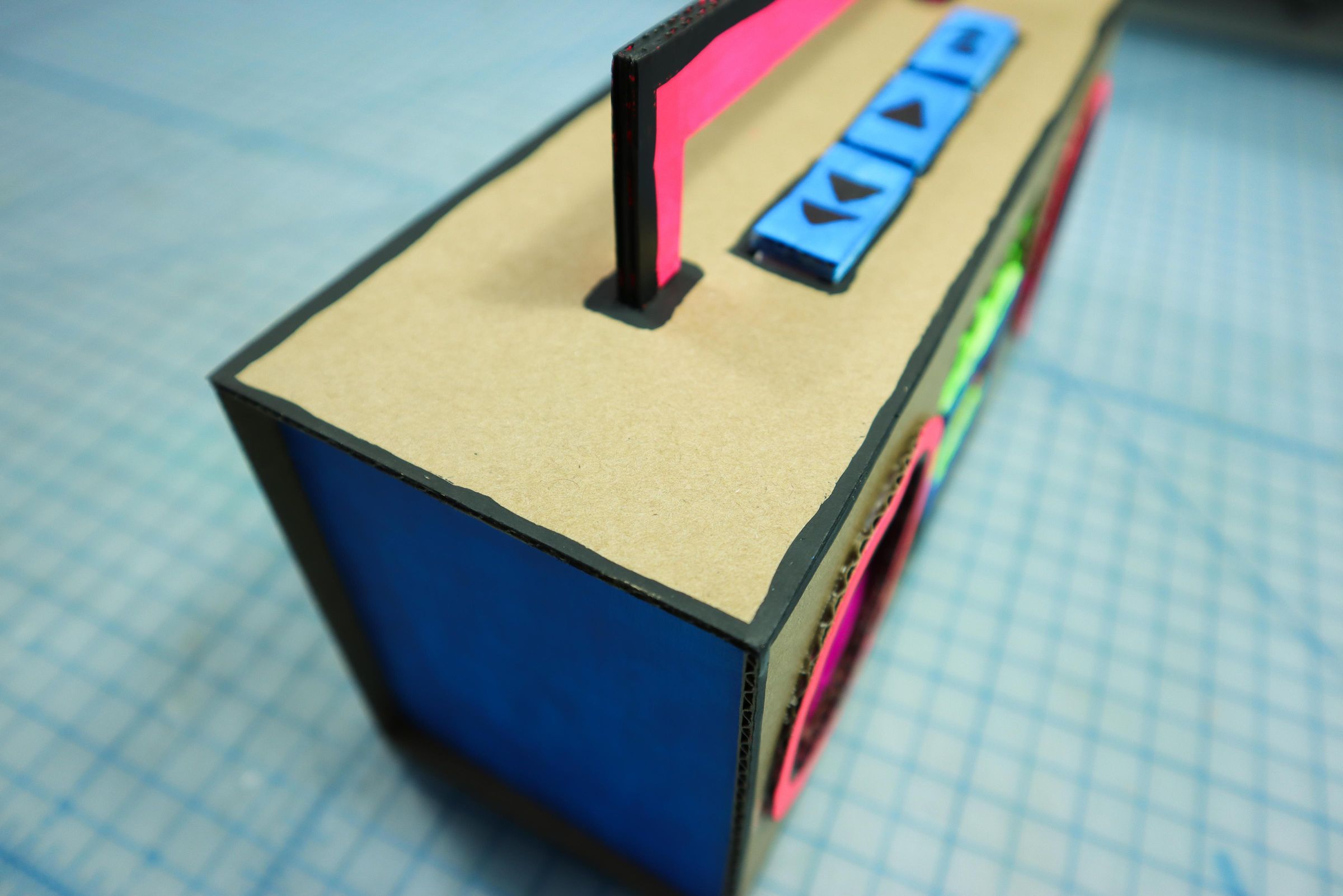 MP3 Playing 90's BoomBox : 18 Steps (with Pictures) - Instructables