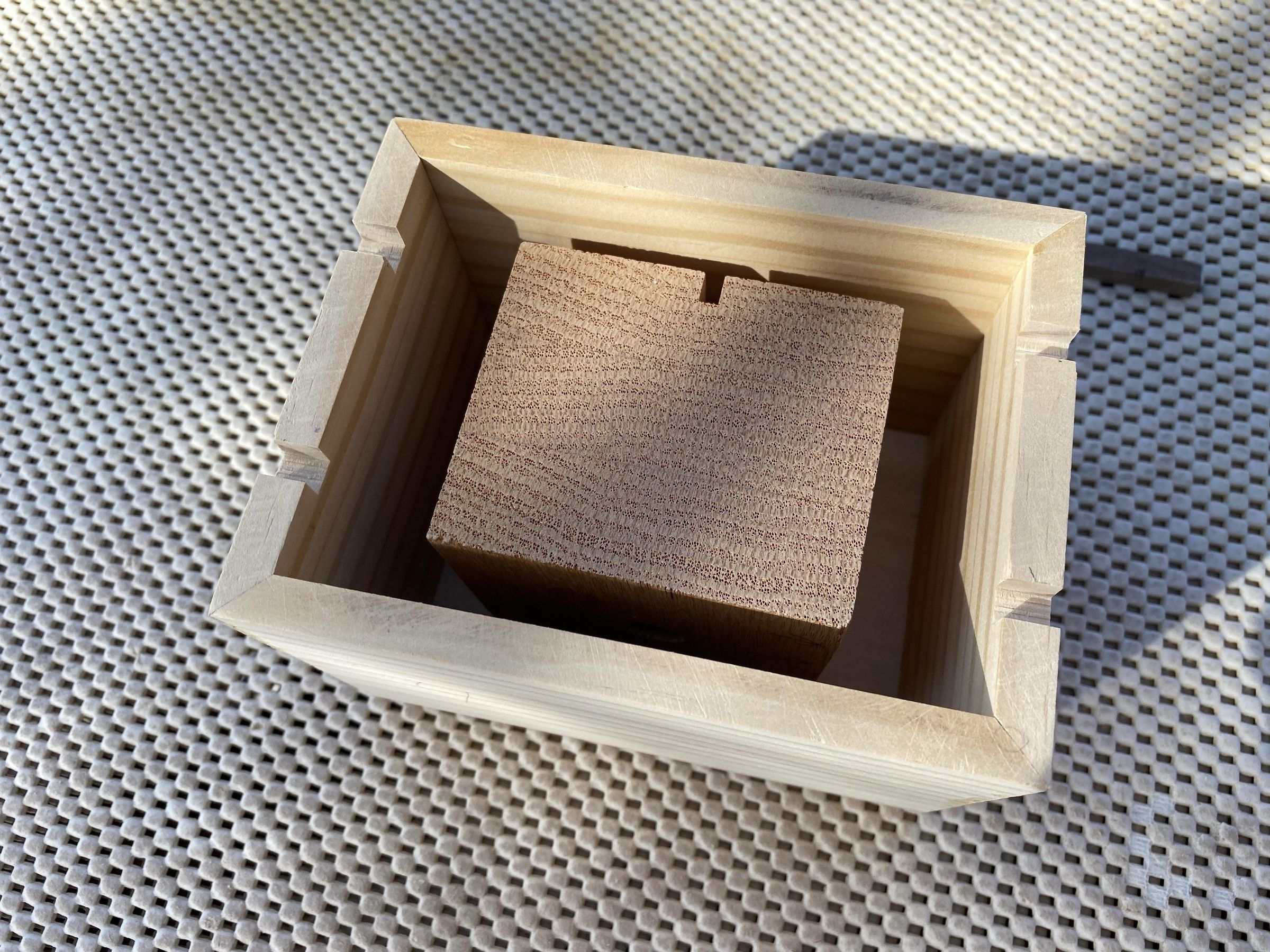 Suspended Box Lid : 7 Steps (with Pictures) - Instructables