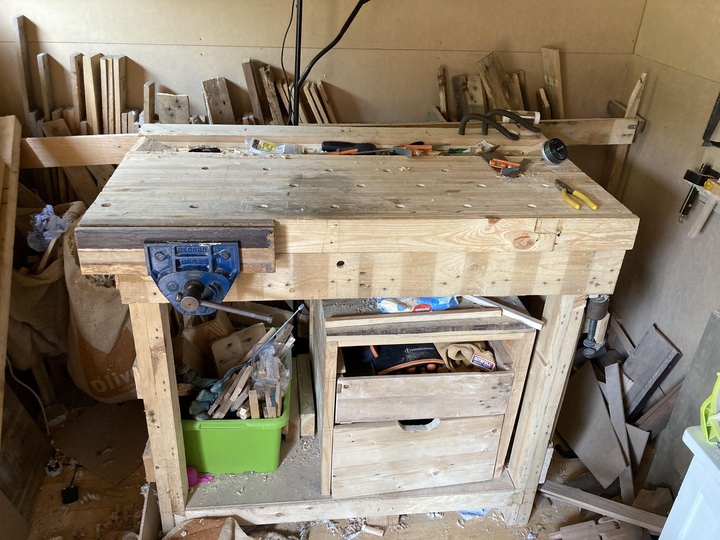 Making a Workbench From Pallets : 7 Steps - Instructables