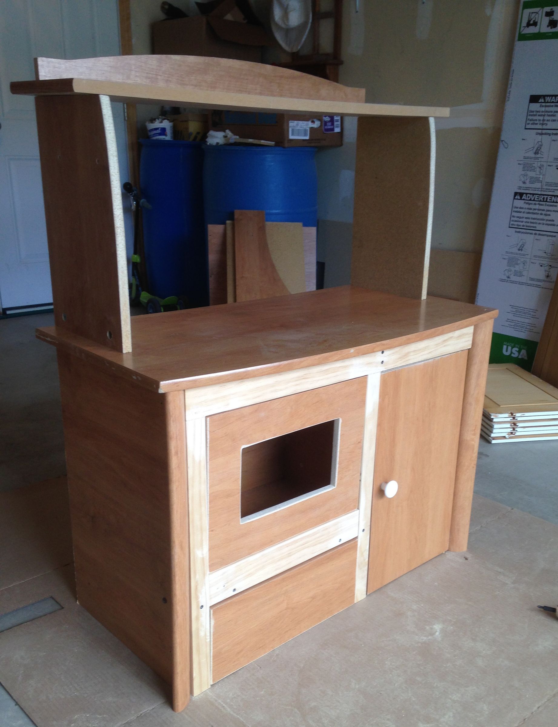 Kid Play Kitchen From an Old Computer Desk : 12 Steps (with Pictures ...