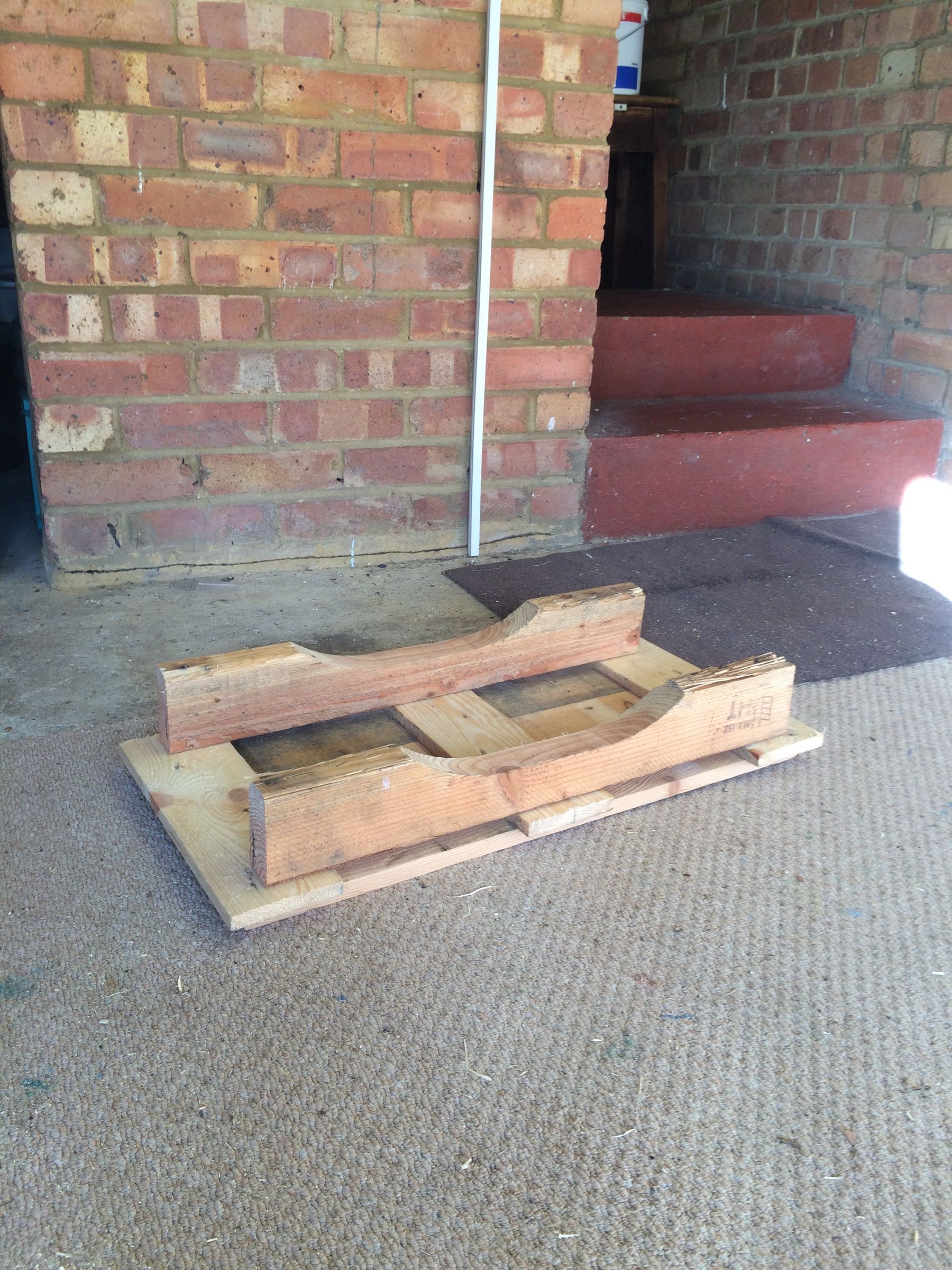 Two Pallets Herb Trough : 4 Steps (with Pictures) - Instructables