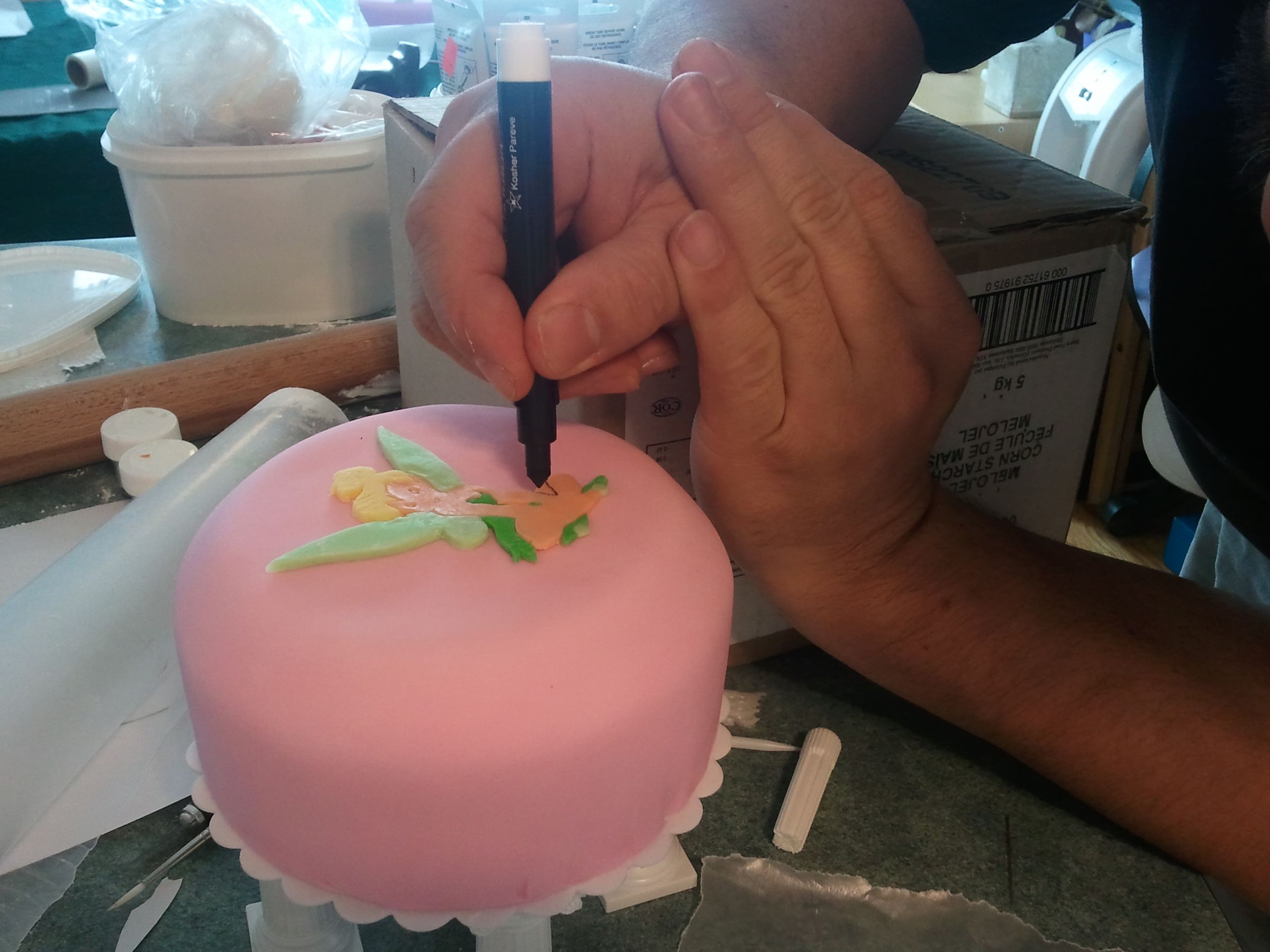 How to Use Fondant to Make an Awesome Cake : 11 Steps (with Pictures ...
