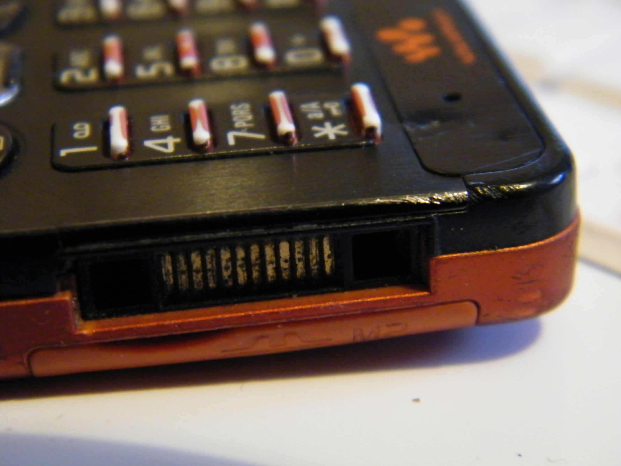 Emergency Charge a Phone With a Spare USB Cable. : 5 Steps - Instructables