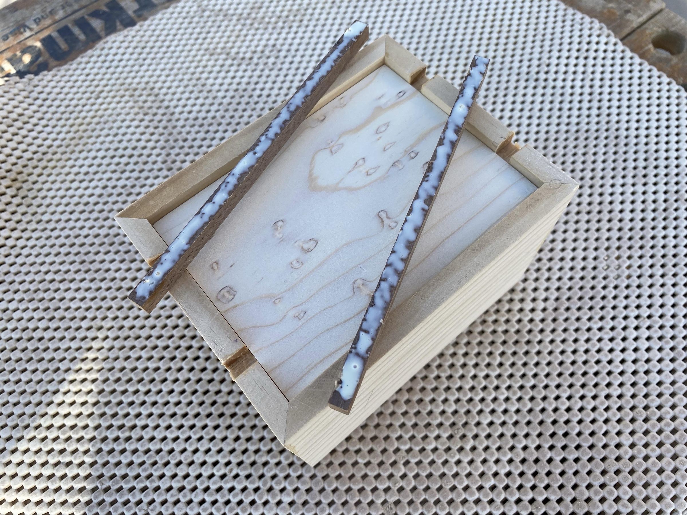 Suspended Box Lid : 7 Steps (with Pictures) - Instructables