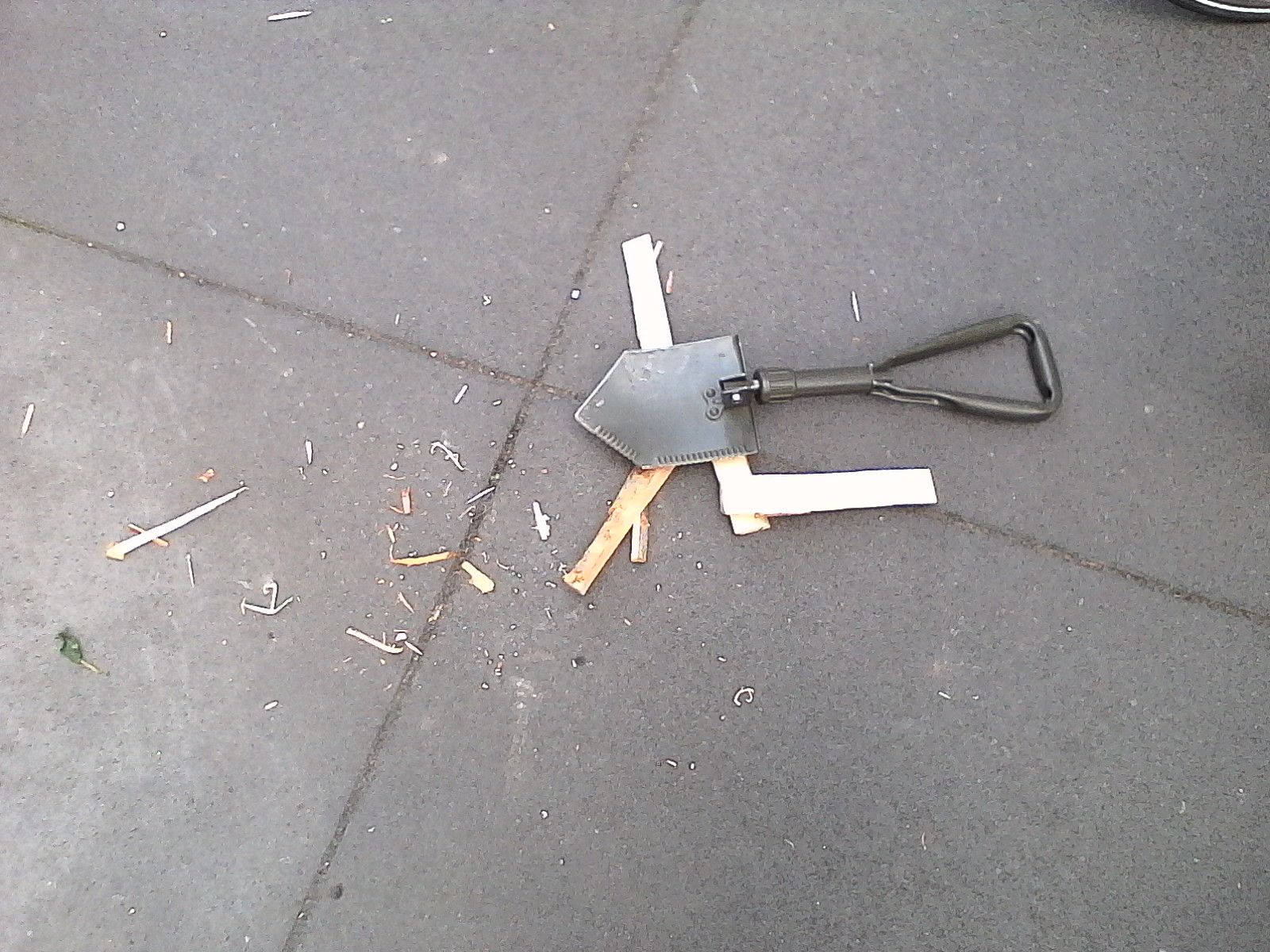 Hoe to Use a Tactical Shovel : 4 Steps - Instructables