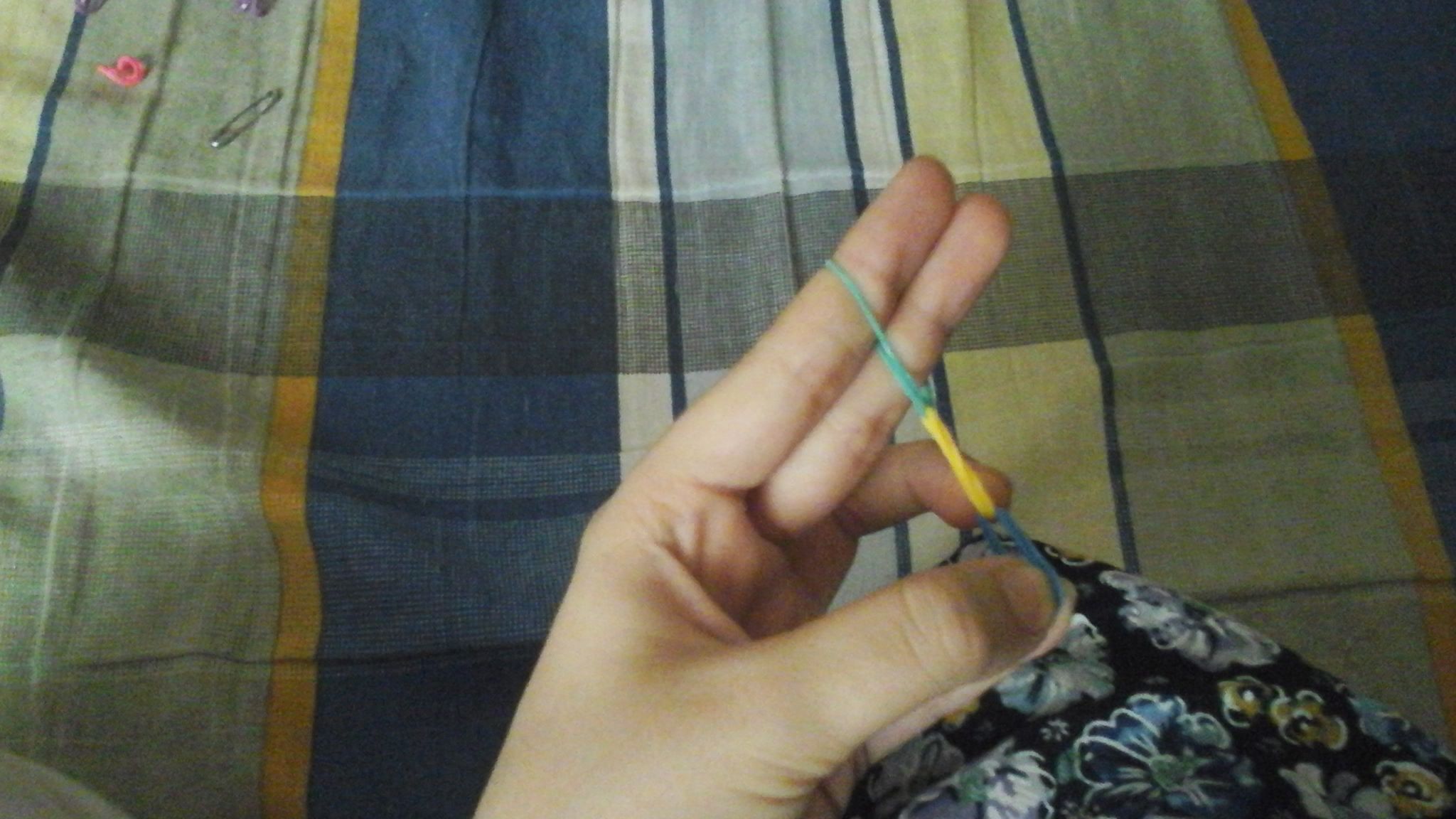 Loom Band Bracelet Using Fingers : 6 Steps - Instructables