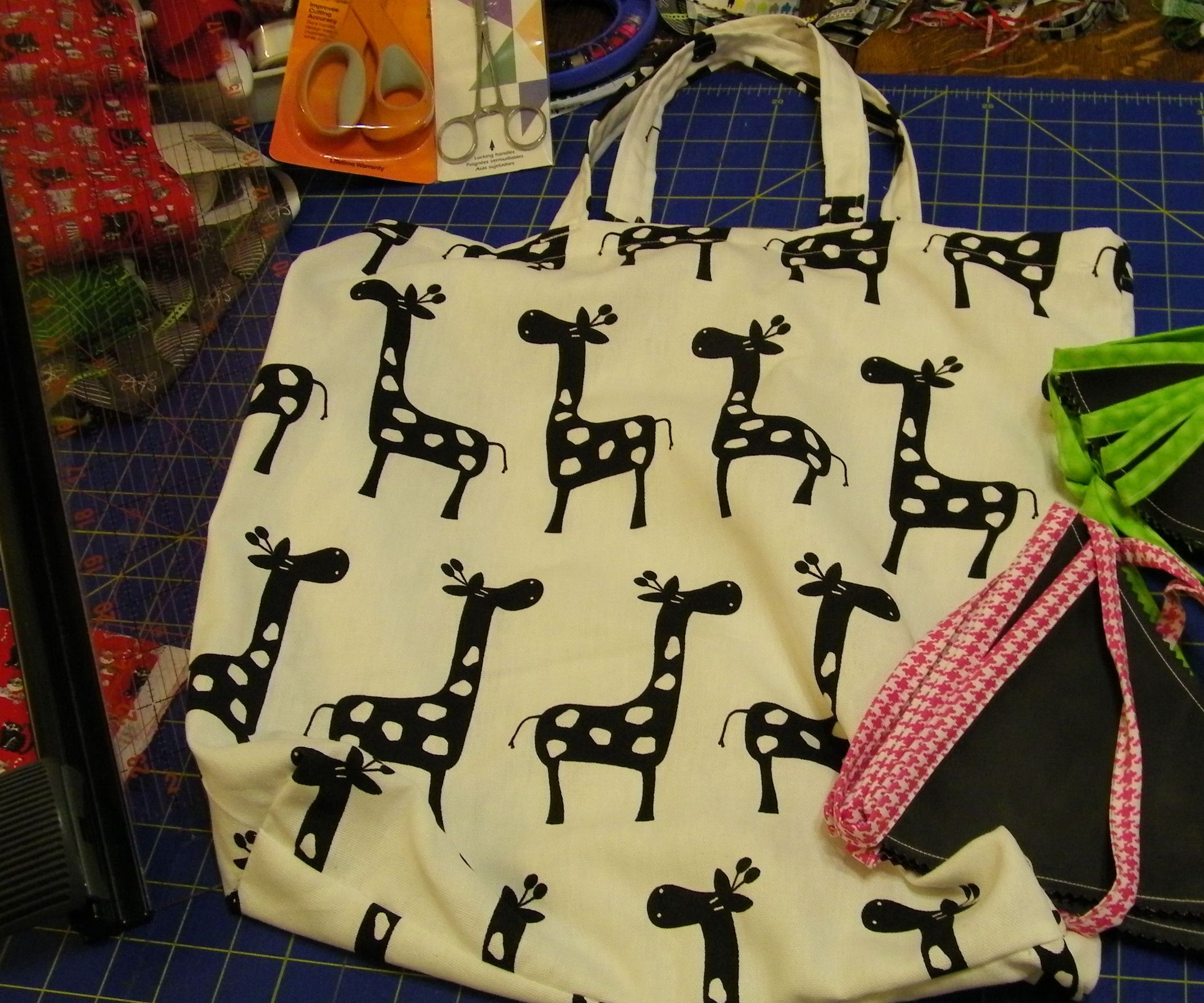 Simple Finished Boxed Corner for Re-usable Shopping Bag : 6 Steps ...