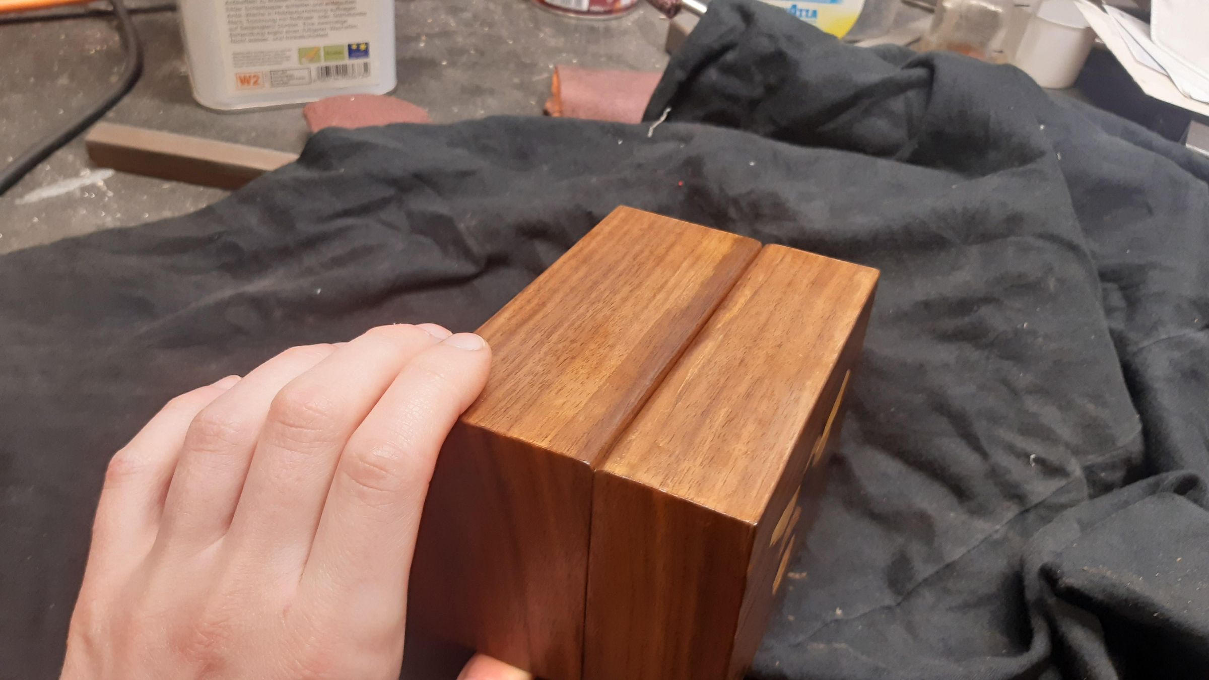 Truely Invisible Hinged Box With Bumblebee Topping : 8 Steps (with ...