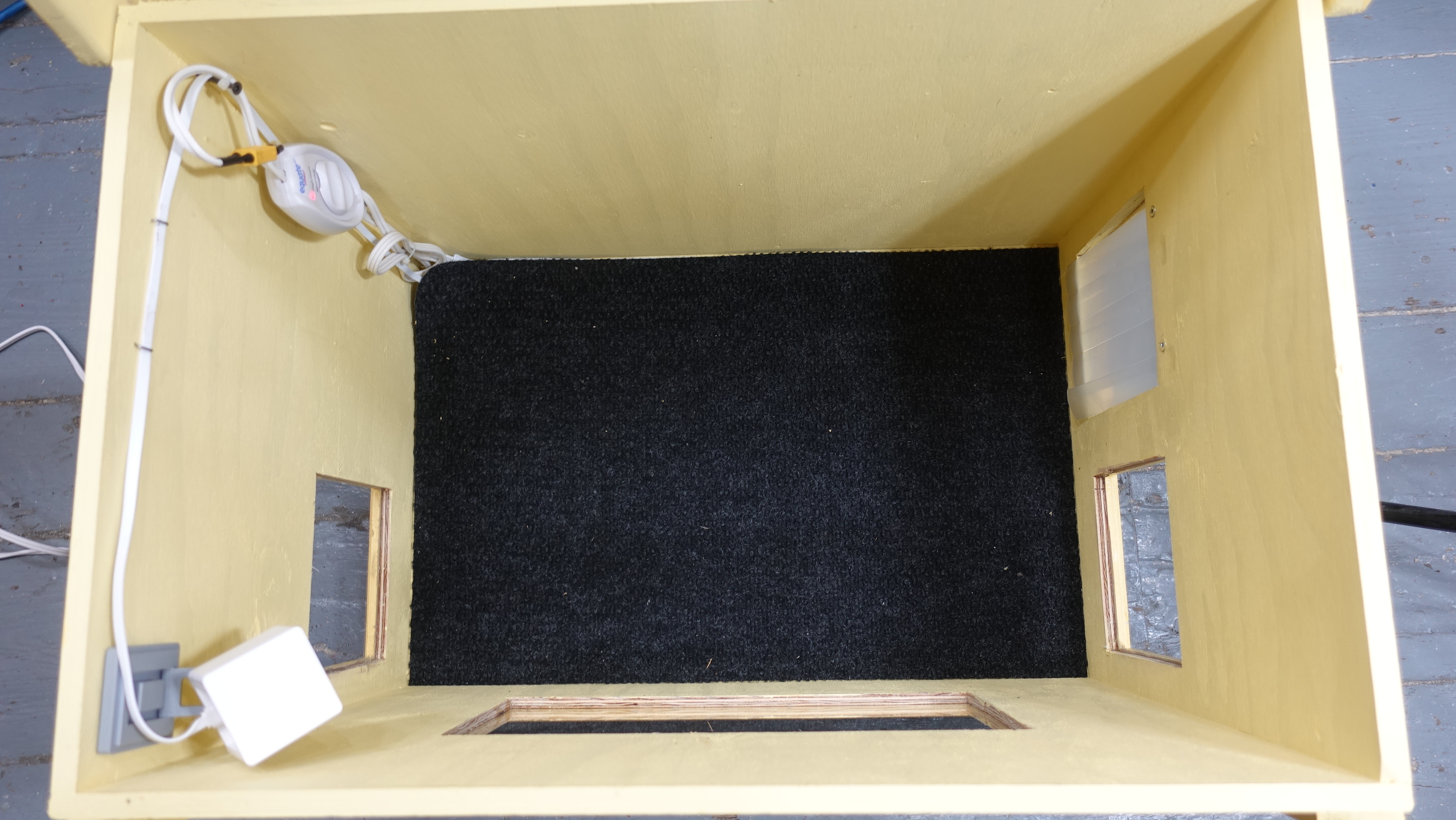 Heated Winter Cat Shelter and Seat : 6 Steps - Instructables