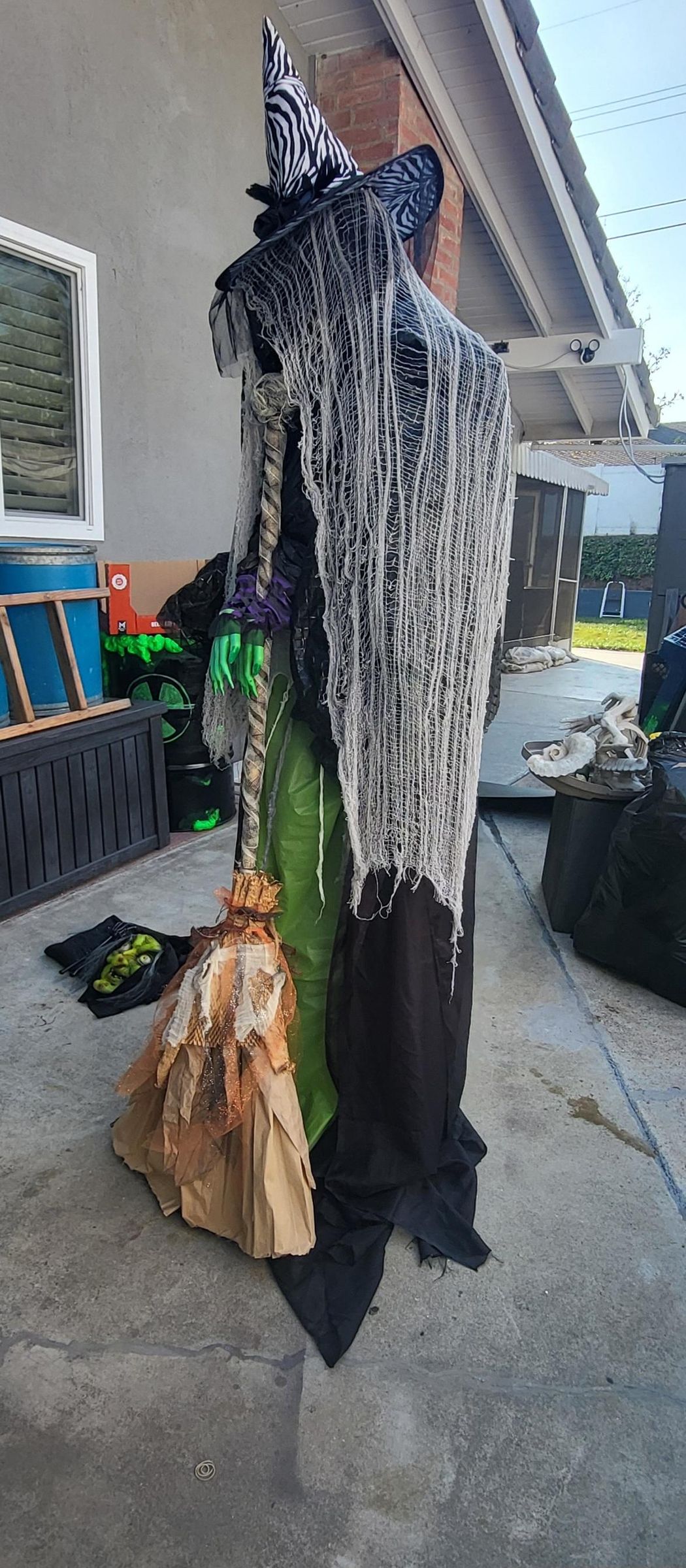 Creating a Spooky Life-Size Witch : 5 Steps (with Pictures) - Instructables