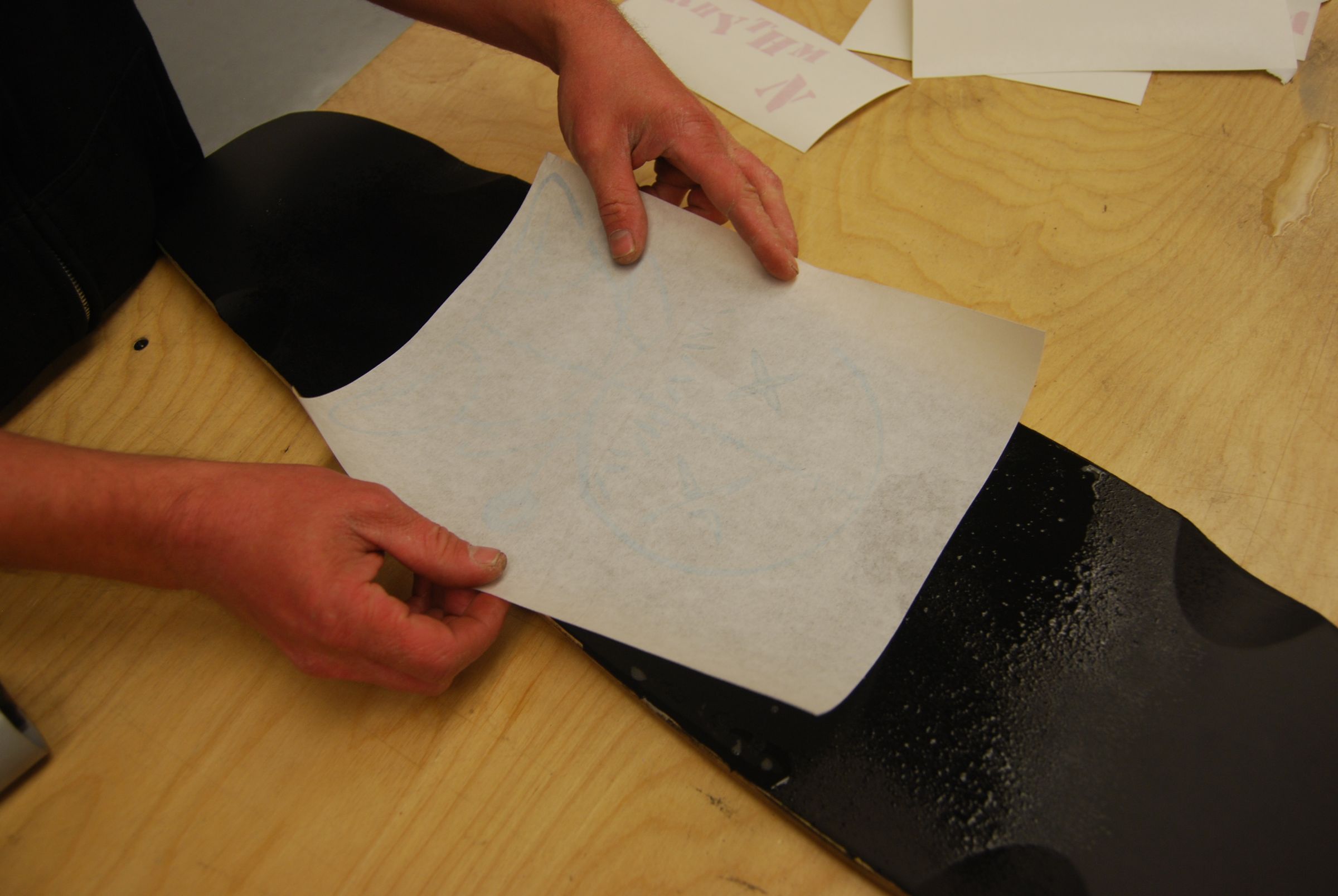 Applying Vinyl to Curved Surfaces : 4 Steps (with Pictures) - Instructables