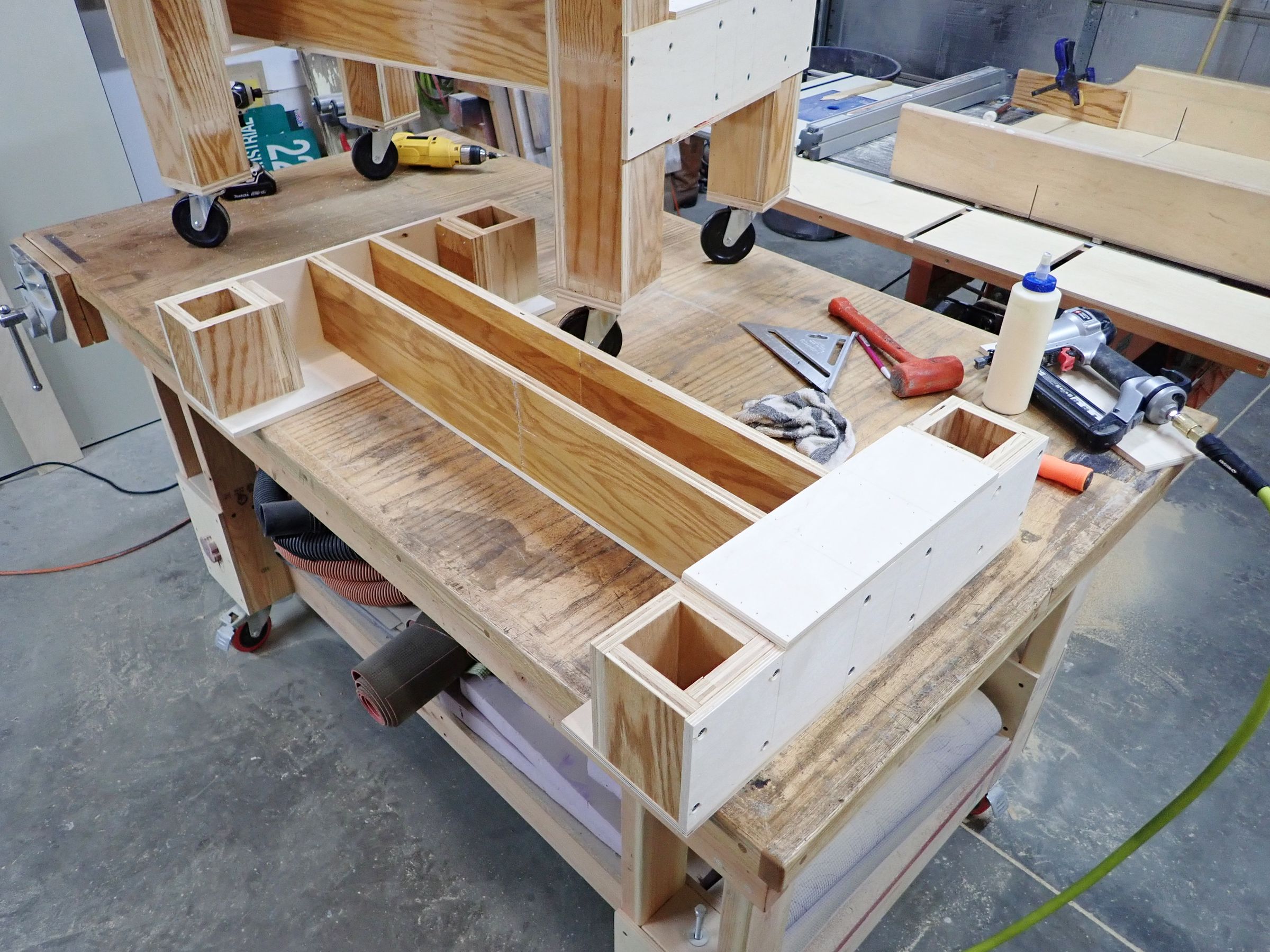 Make an Adjustable-Height Table With a Car Jack : 16 Steps (with ...