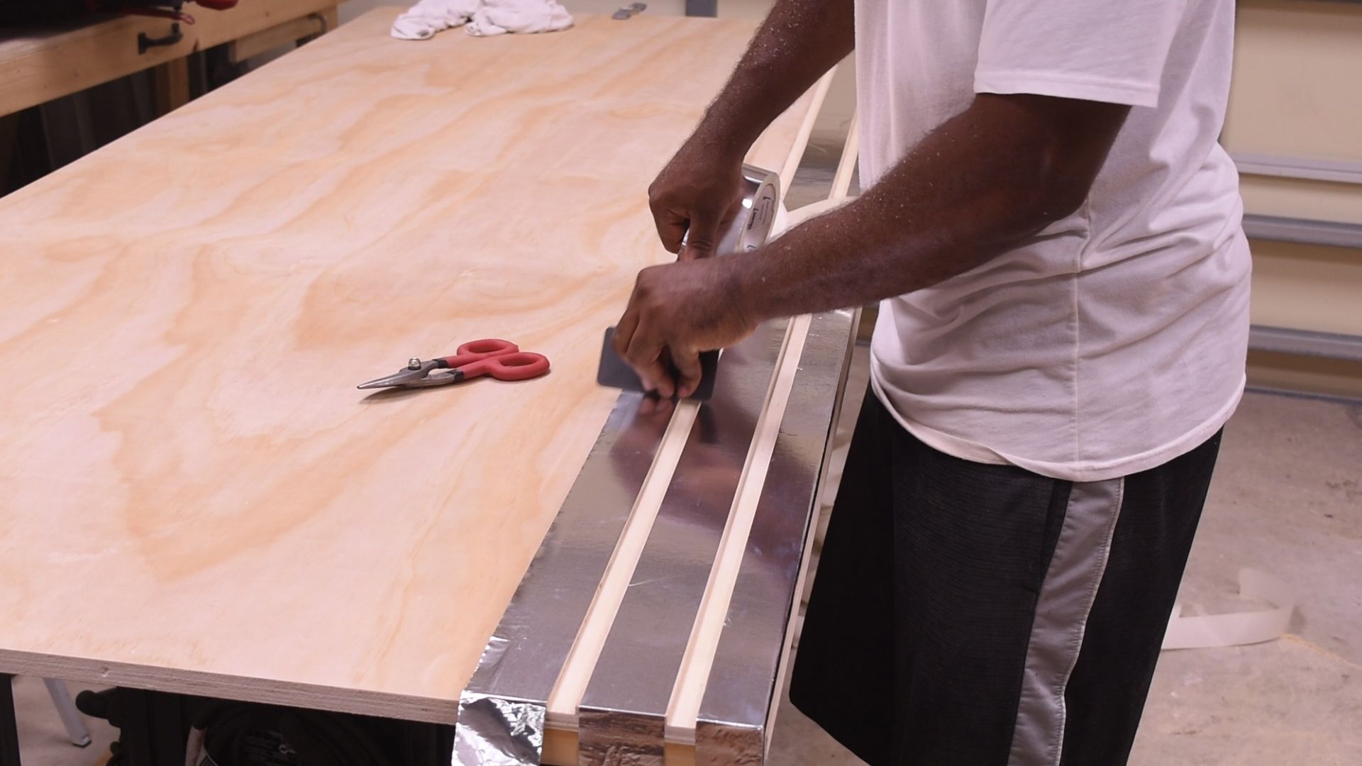 How to Make a Track Saw Guide for a Circular Saw : 8 Steps (with ...
