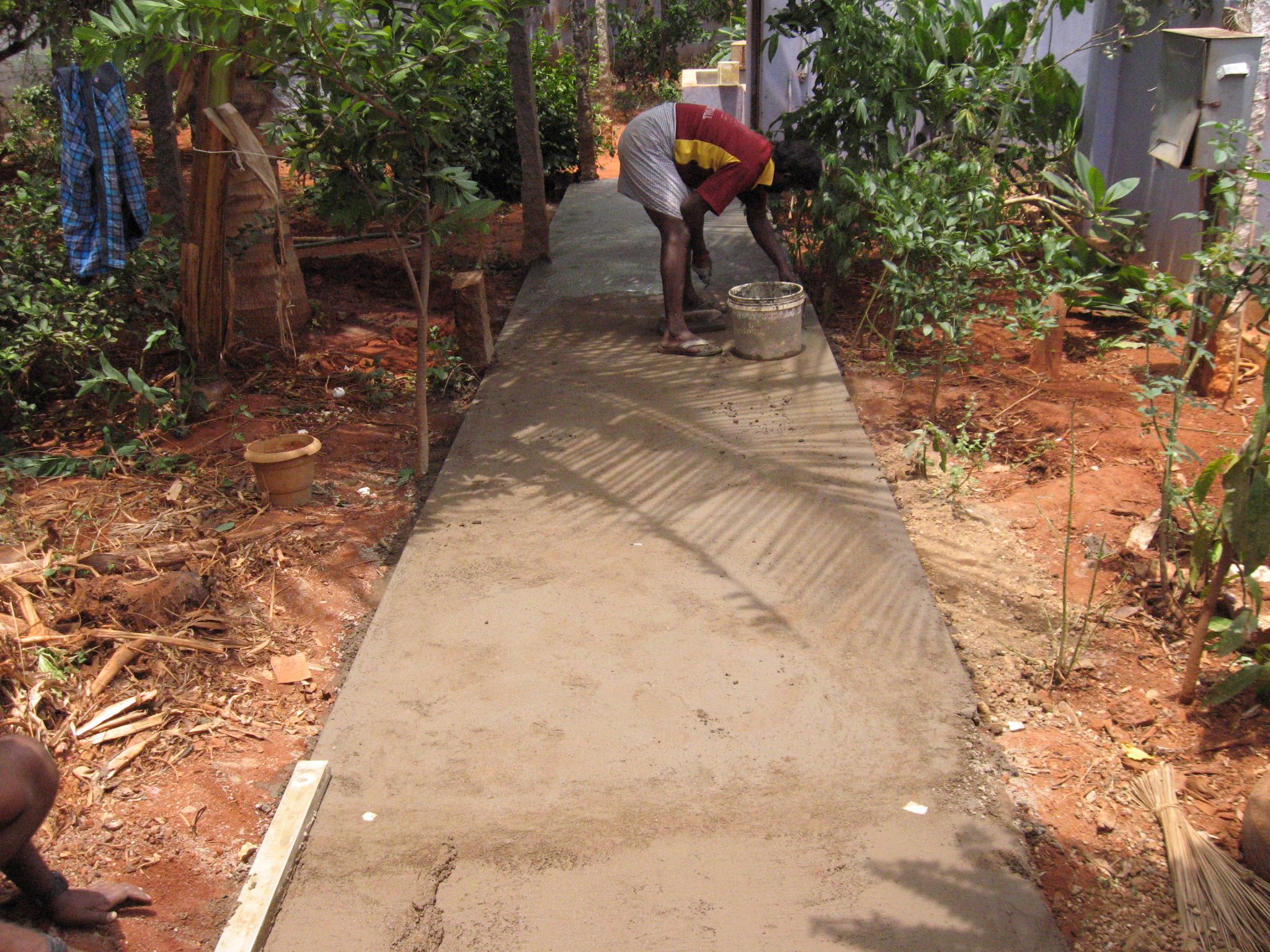 Home Improvement : Constructing a Paved Footpath in the Kitchen Garden ...