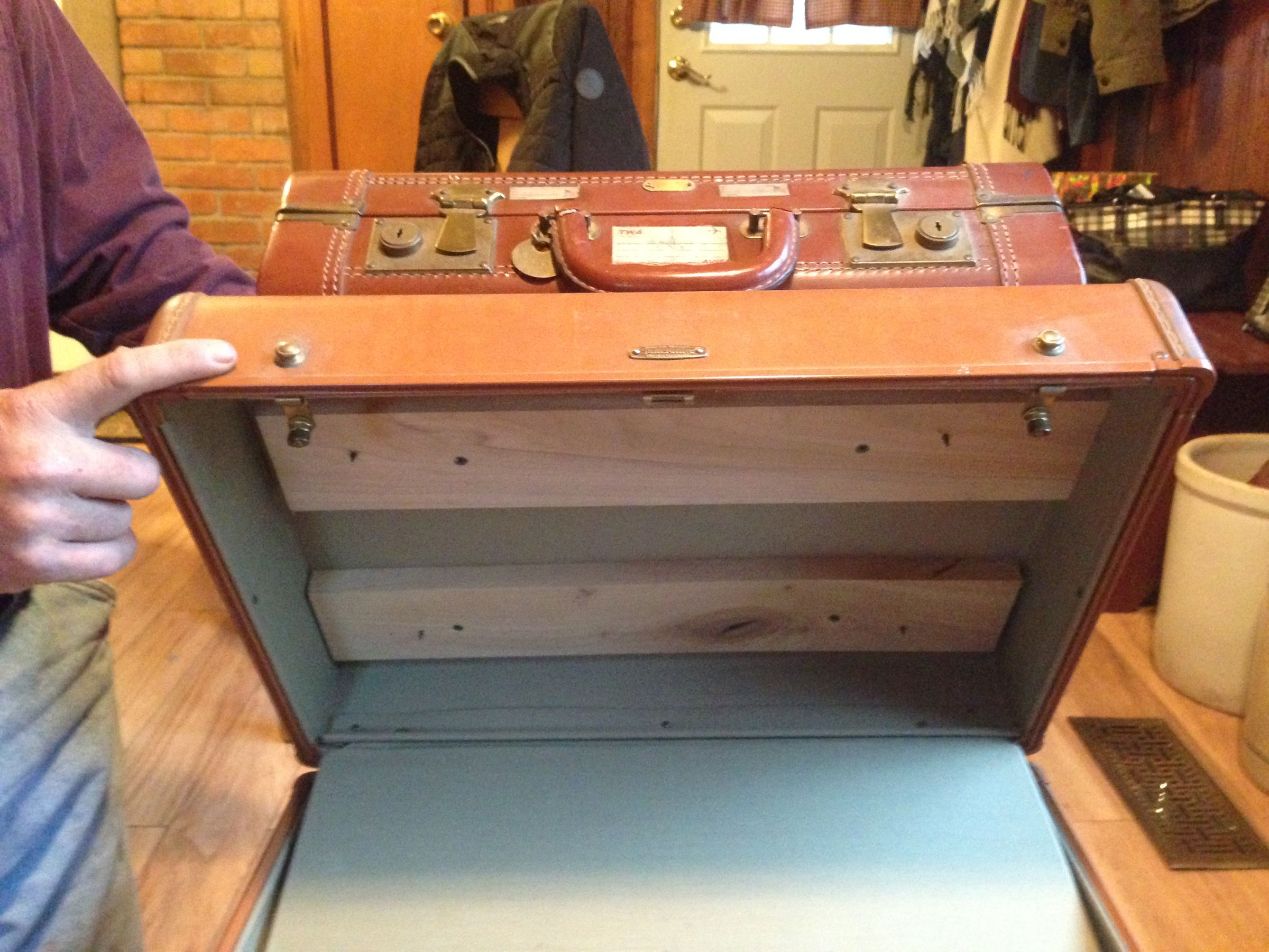 Stacked Suitcase Table : 4 Steps (with Pictures) - Instructables