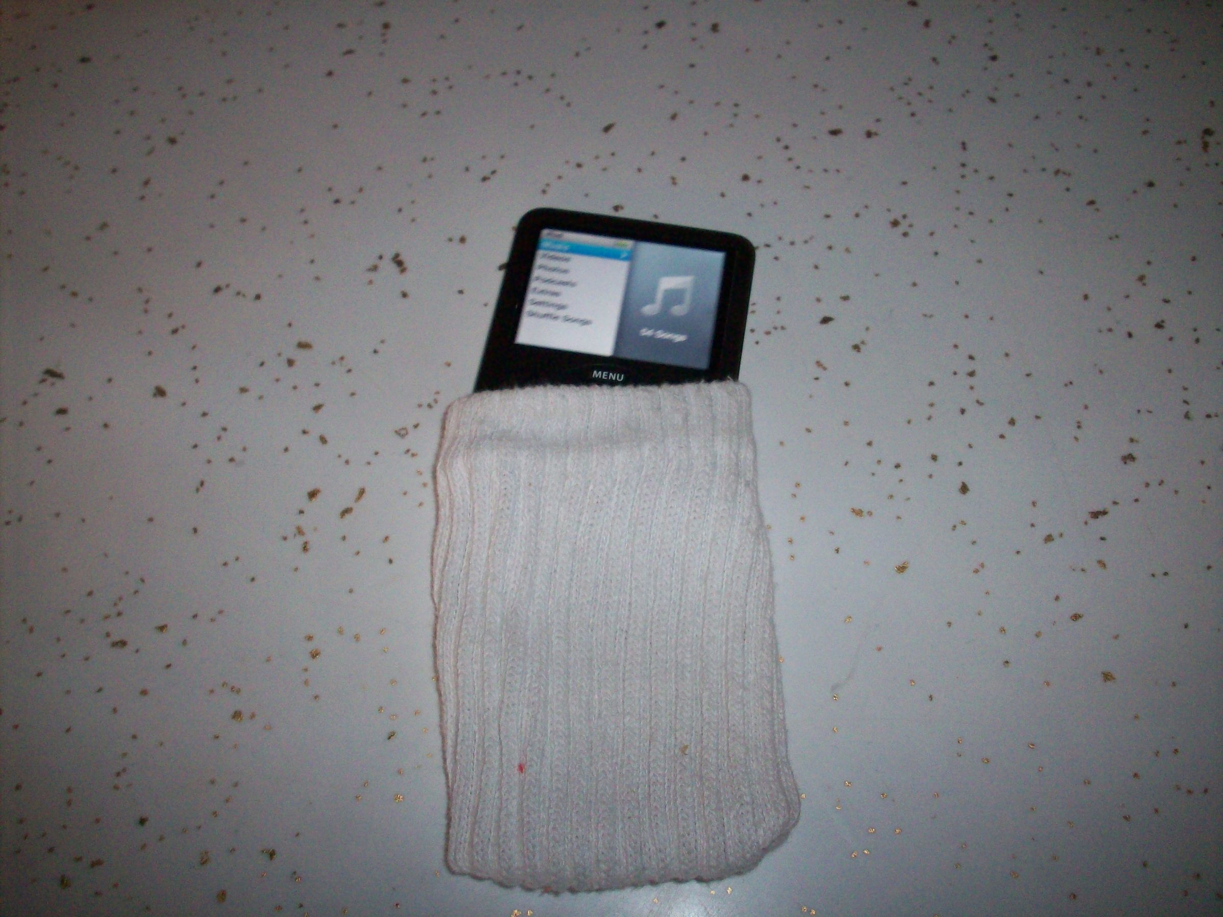 Plain and Simple IPod Sock. : 4 Steps - Instructables