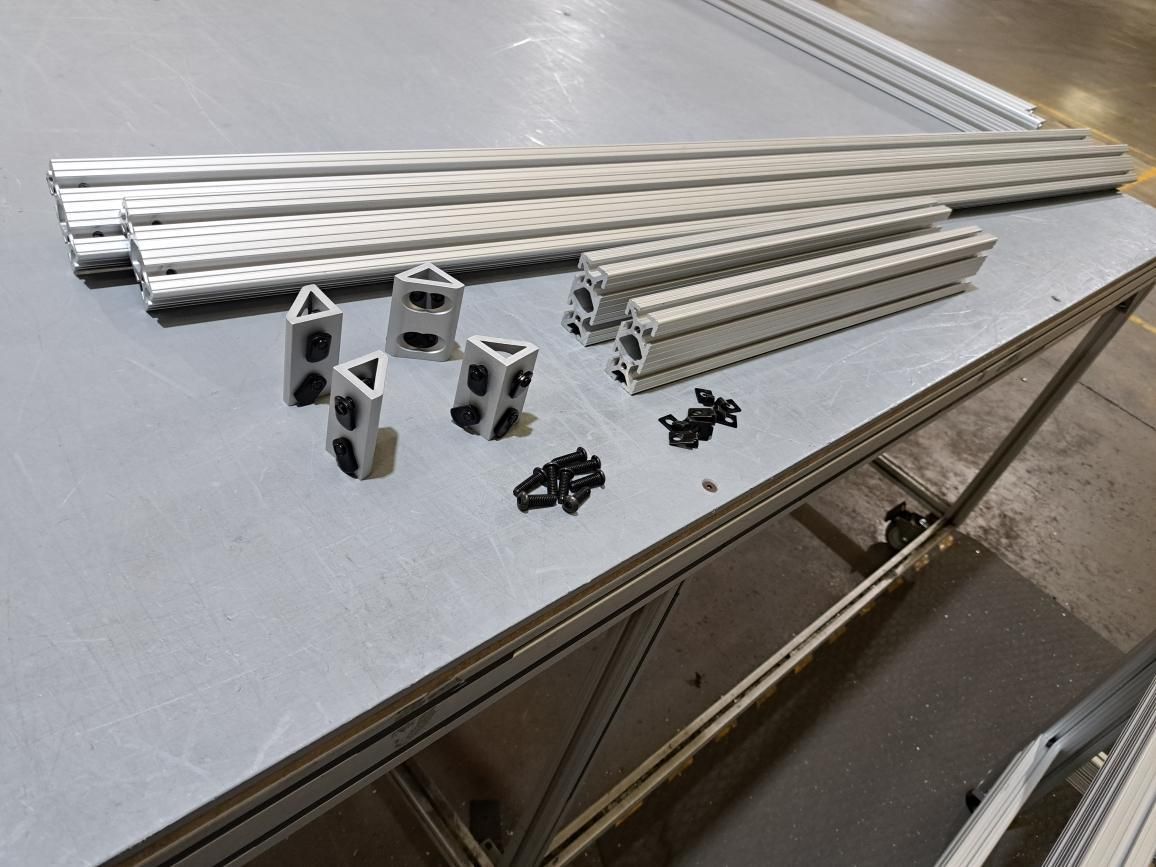 How to Build a T-Slot Aluminum Workstation Desk With a Light and ...