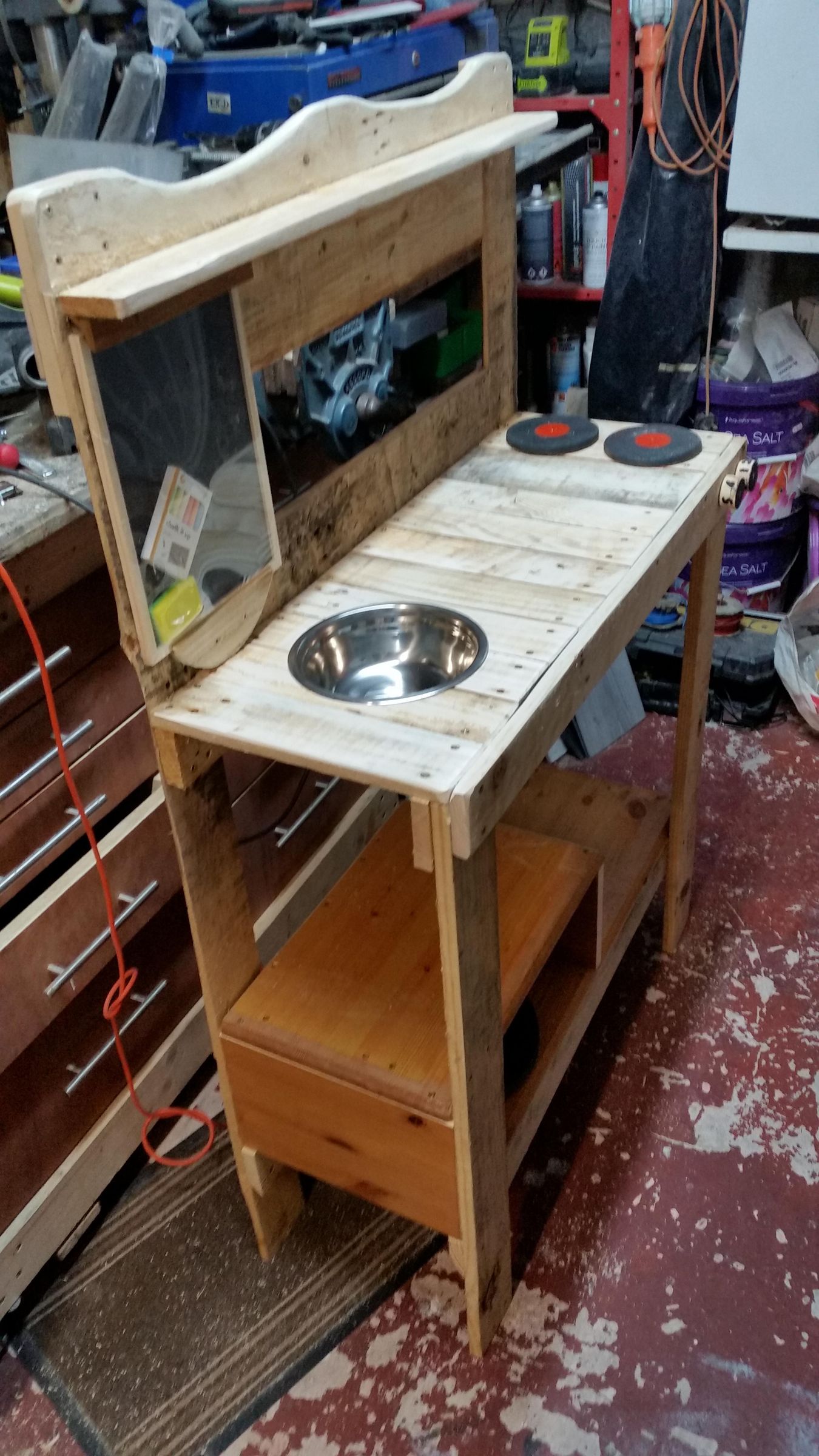 Mud Kitchen : 4 Steps - Instructables