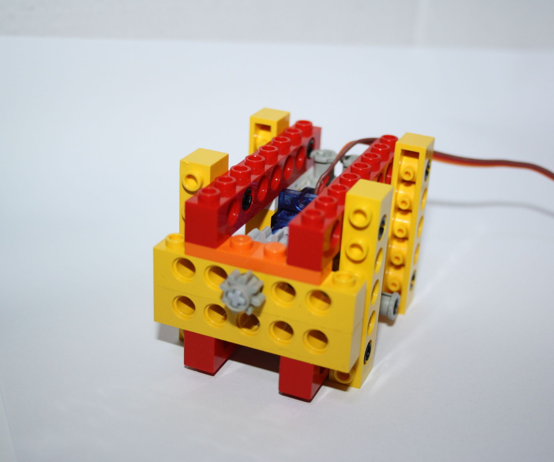 Servo SG90 With Unmodified Lego V2 : 4 Steps - Instructables