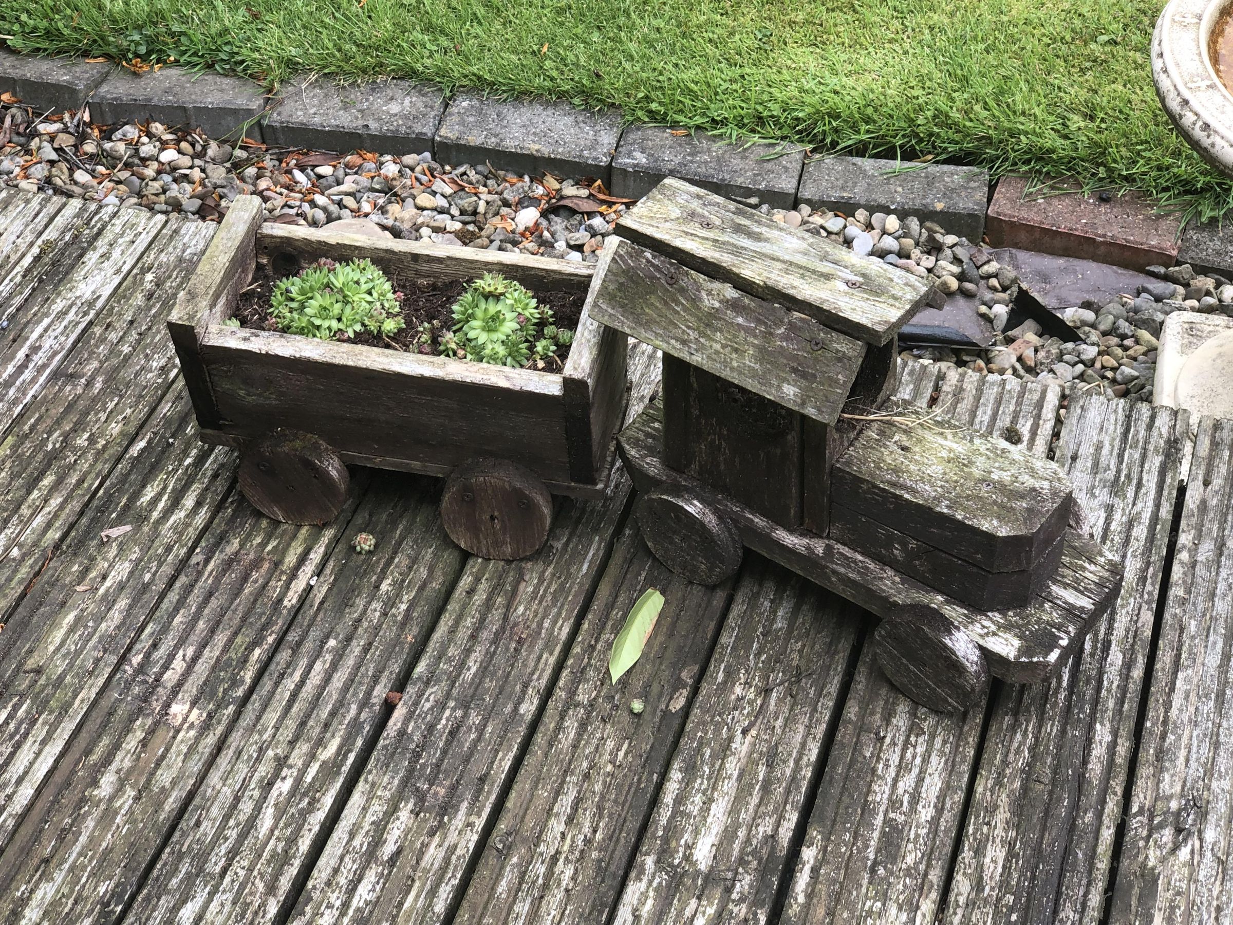 Upgrade Garden Wooden Loco With Coal Tender Planter : 5 Steps ...