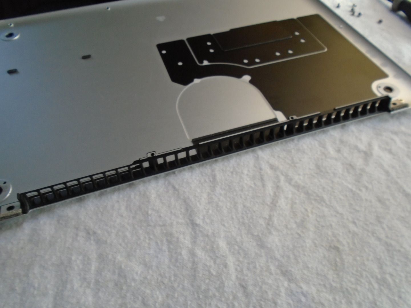 Macbook Flappy Bottom Repair Hack : 5 Steps (with Pictures) - Instructables