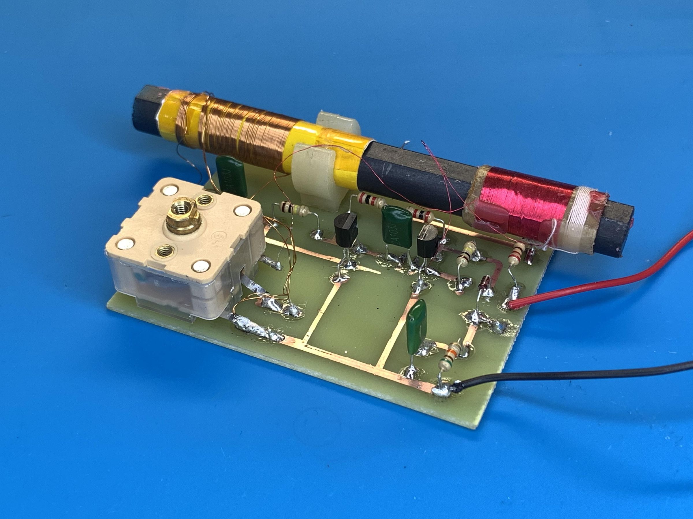 Make a Simple AM Radio : 4 Steps - Instructables