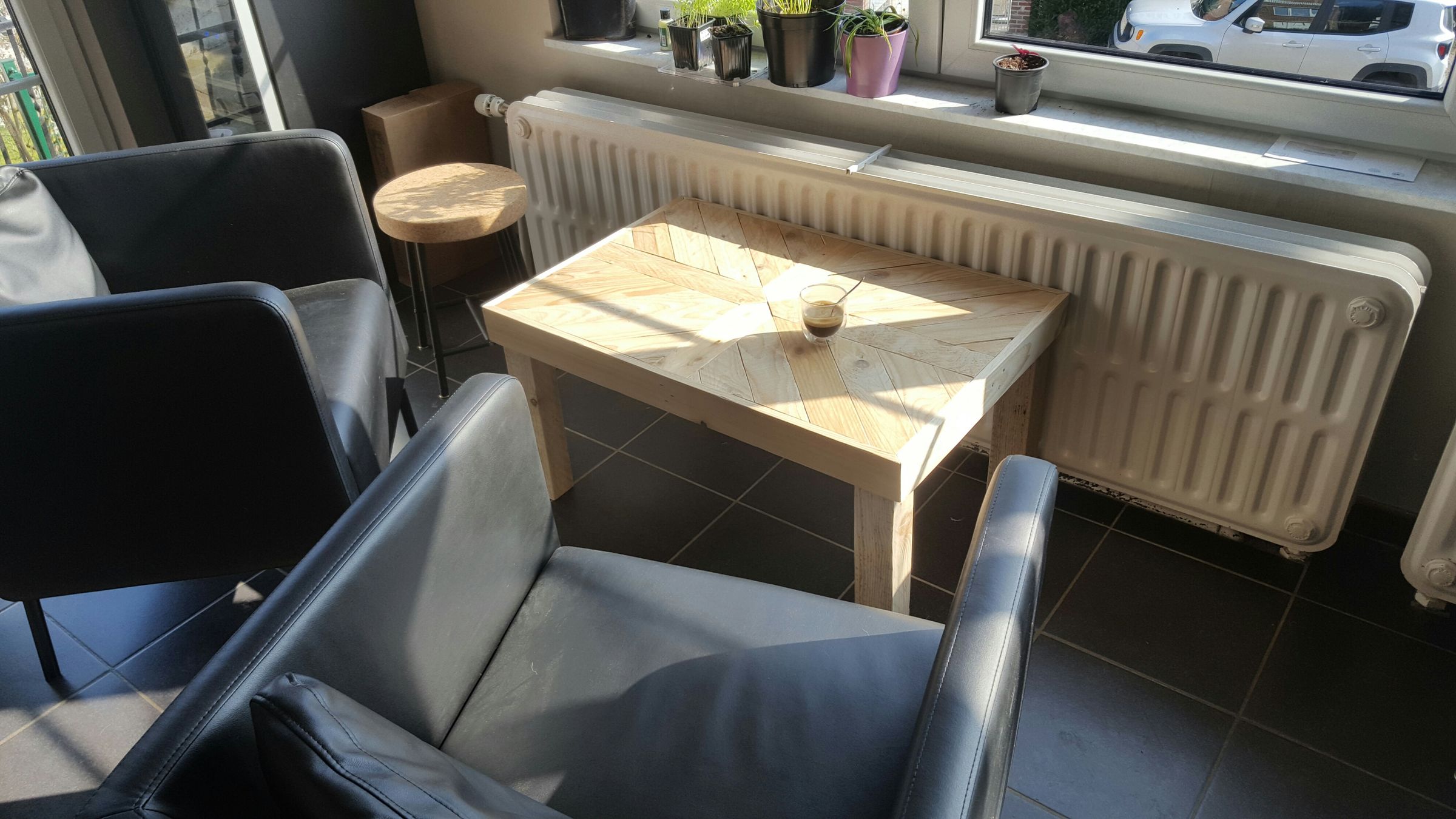 Easy Pallet Coffee Table : 6 Steps (with Pictures) - Instructables