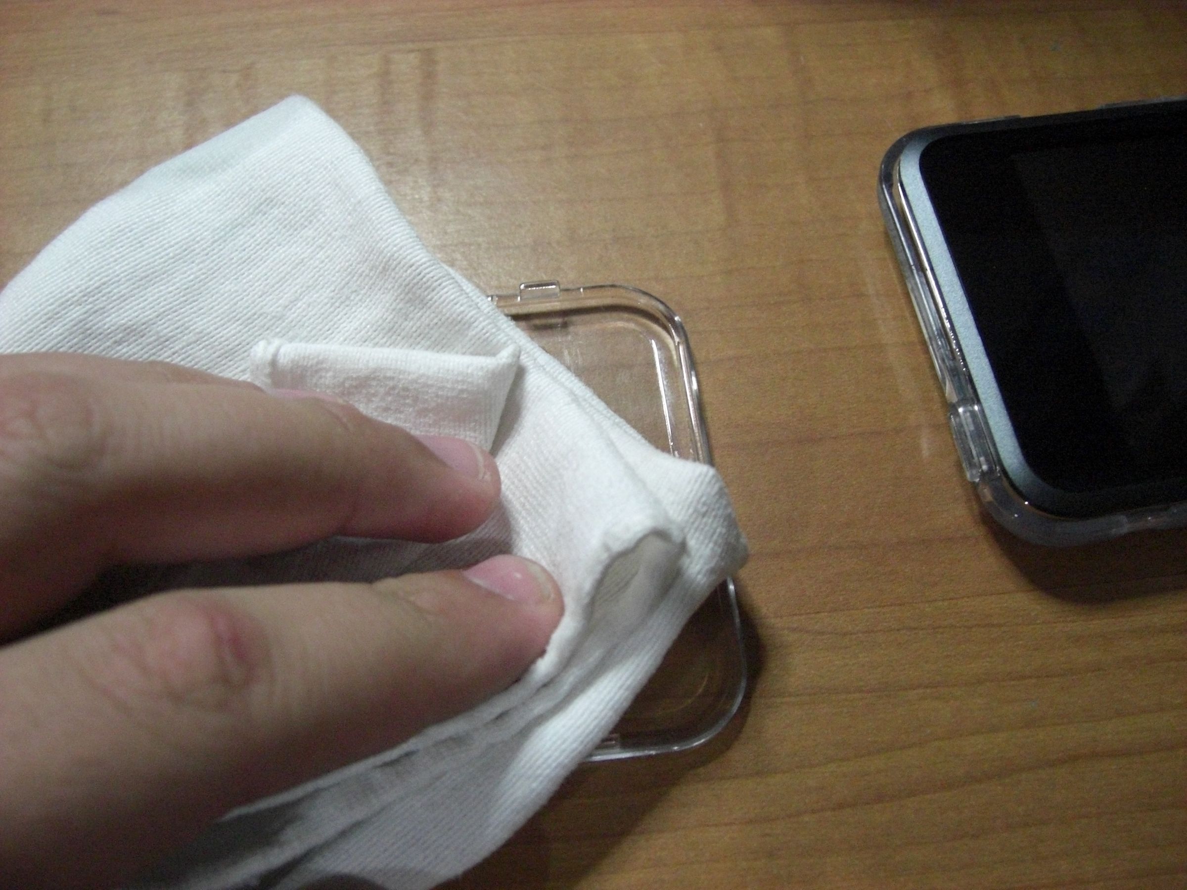 Make Your IPod Touch's Screen Look As NEW!! : 6 Steps - Instructables