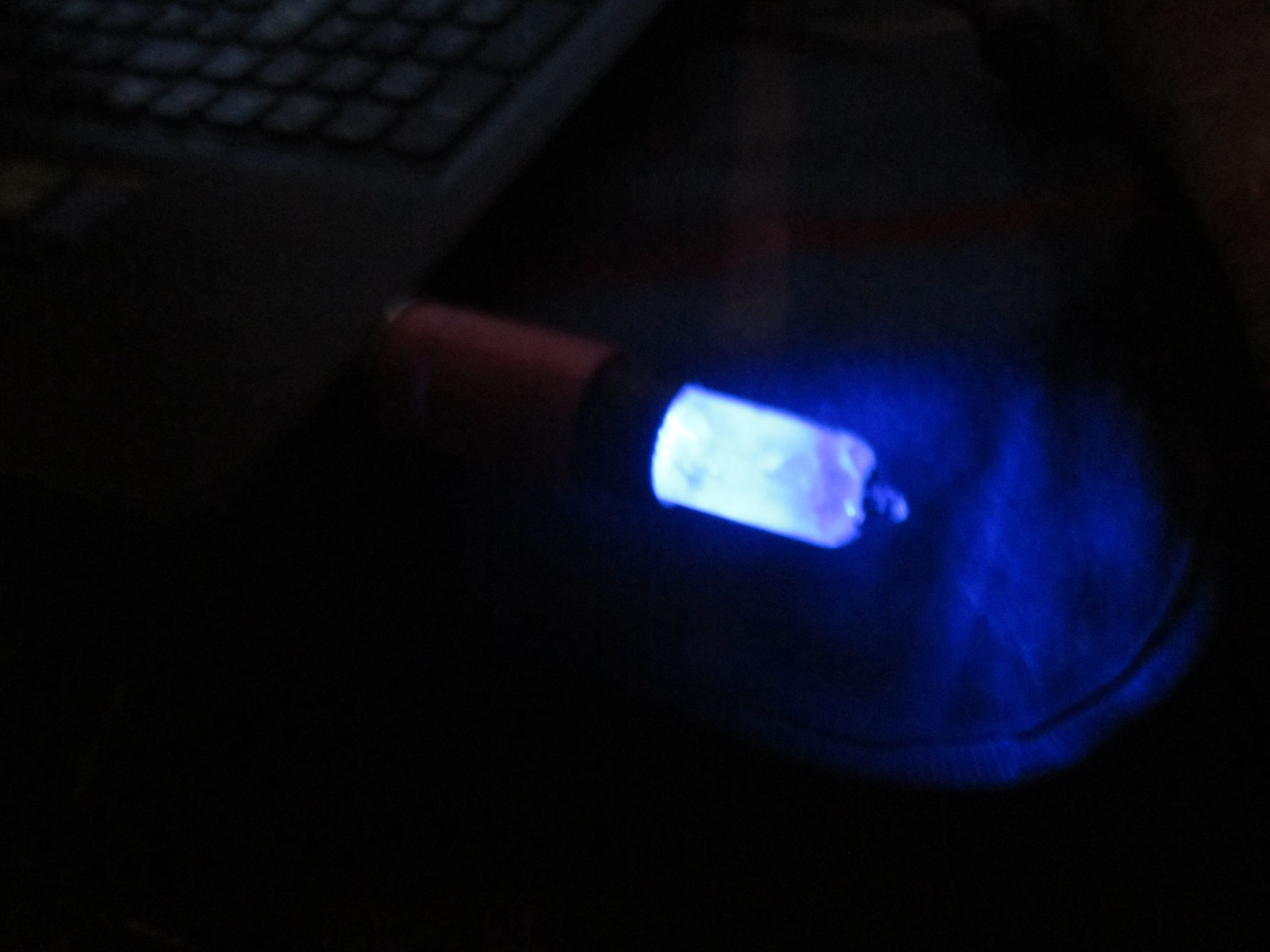 Glowing Old USB Flash Drive - Instructables