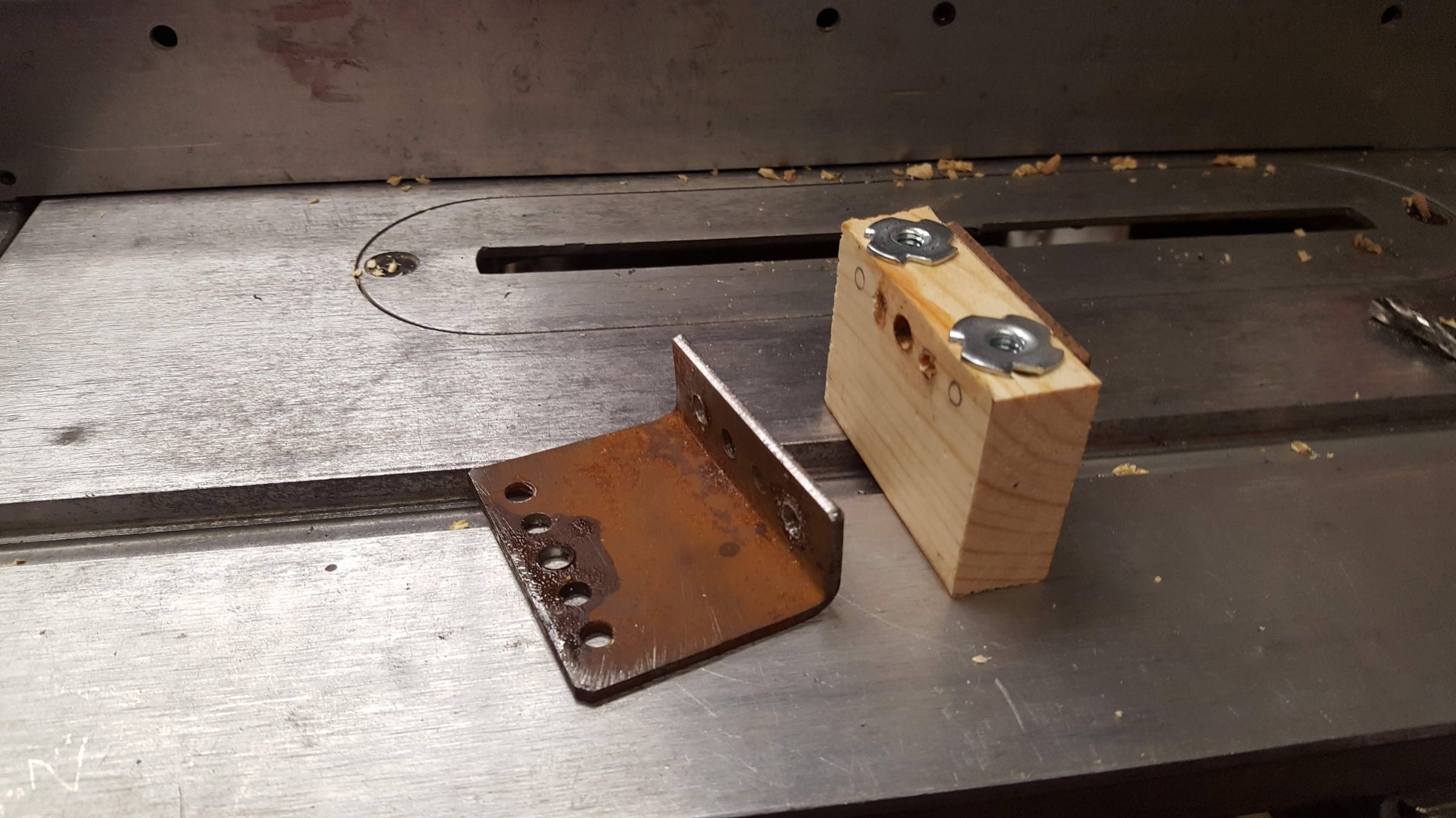 Corner Dual Monitor Stand : 7 Steps (with Pictures) - Instructables