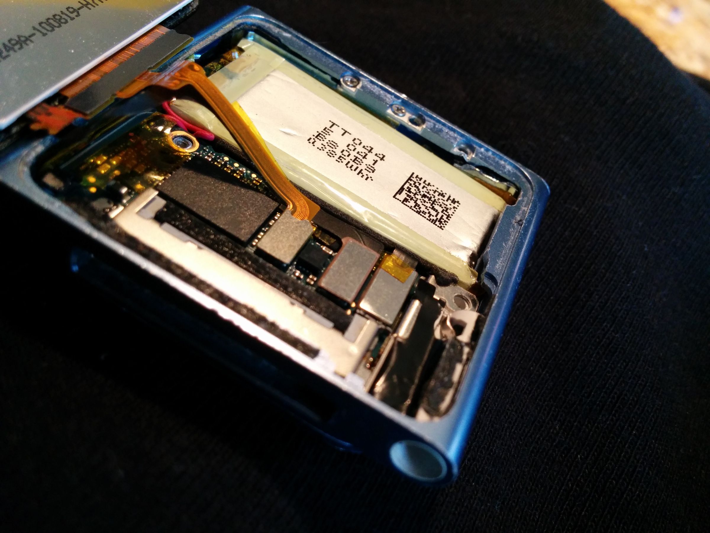 Ipod Nano 6th Gen Headphone, Power and Volume Assembly Repair : 8 Steps ...