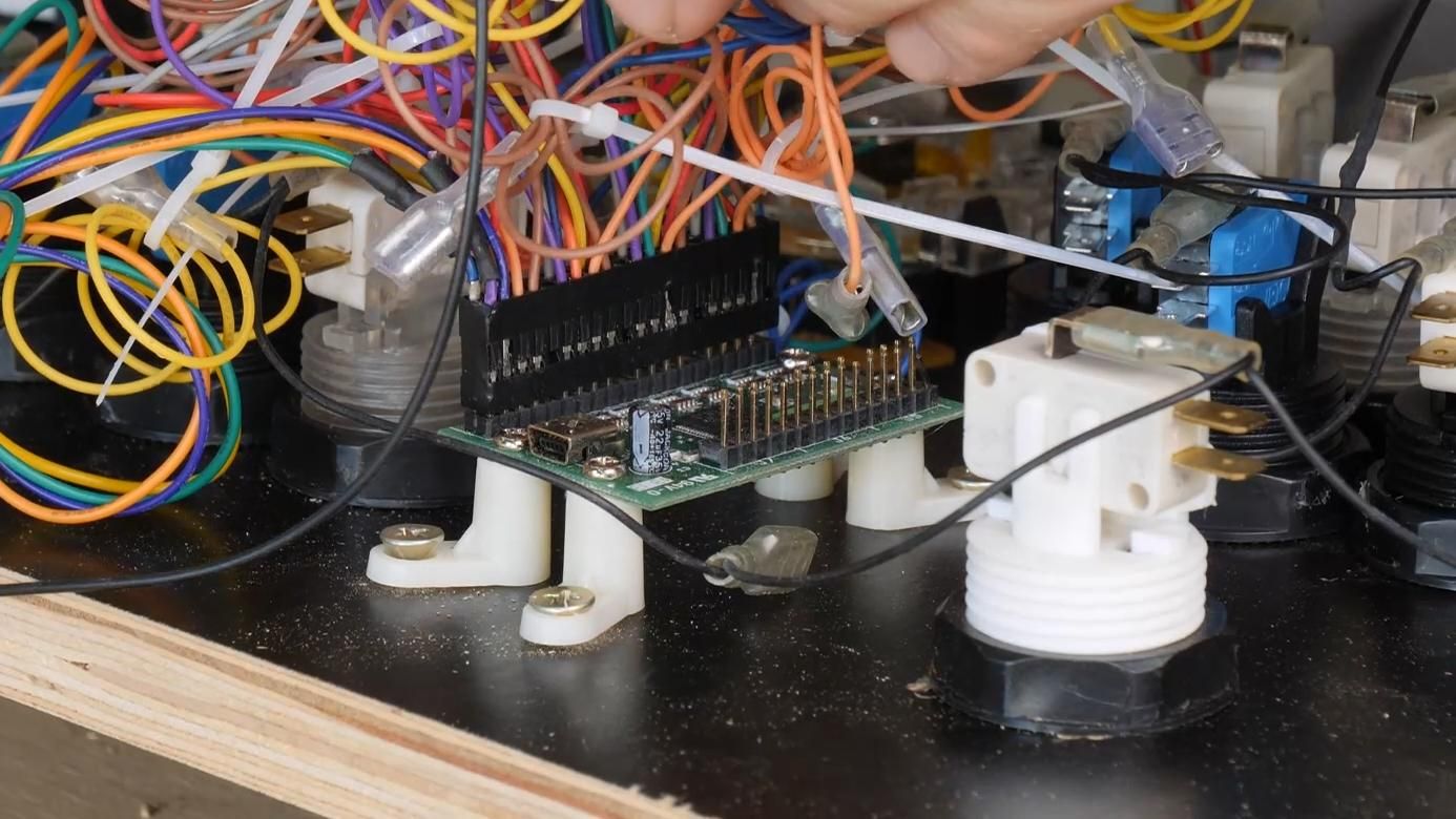 Arcade Machine for the Lounge Room - From a Pile of Old Pallets : 16 ...