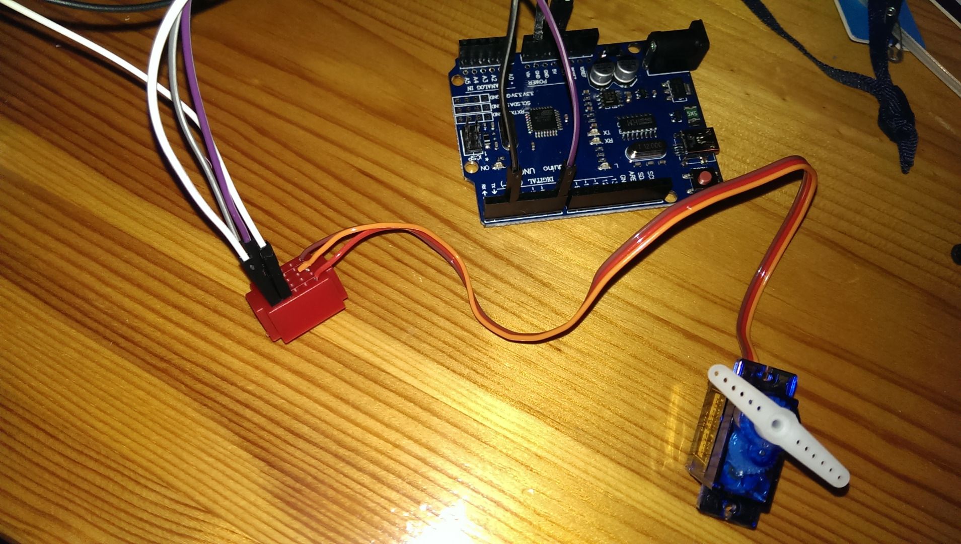 Servo PIR First Project : 4 Steps - Instructables
