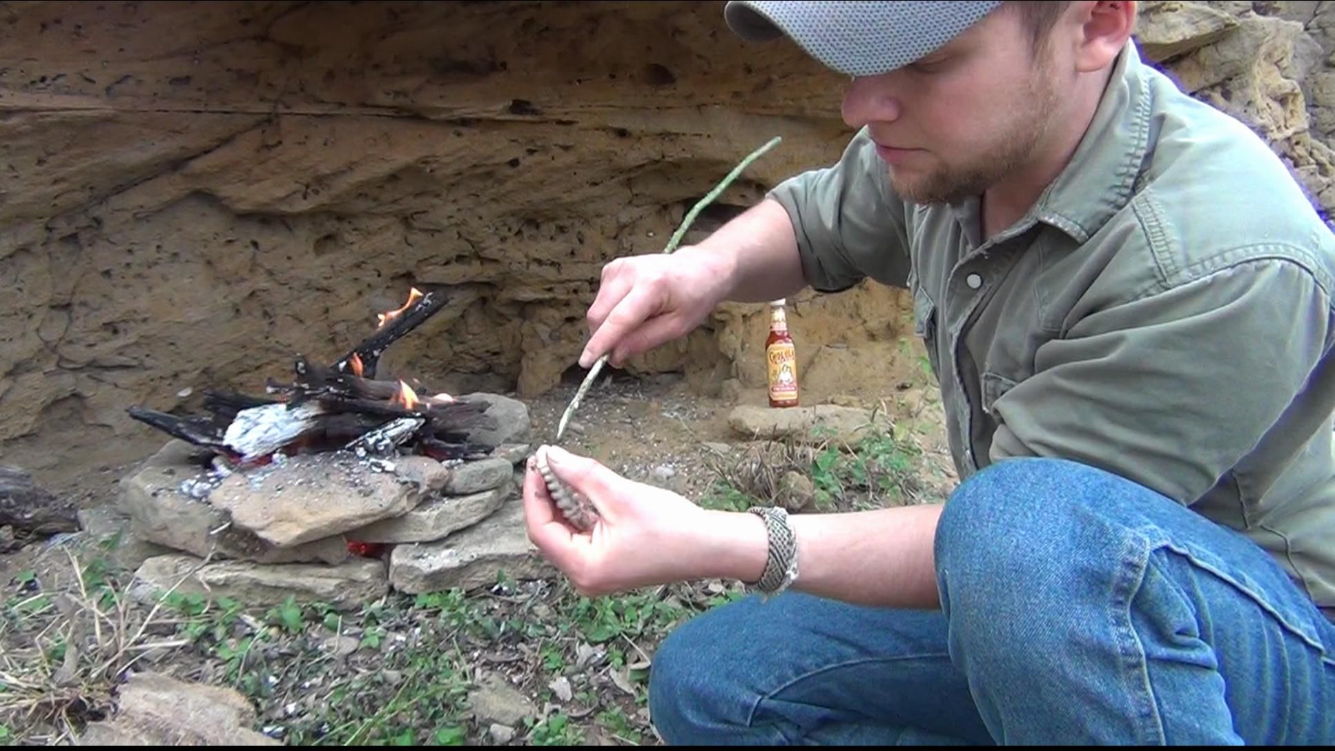 How to Cook and EAT Giant Grubs : 6 Steps (with Pictures) - Instructables