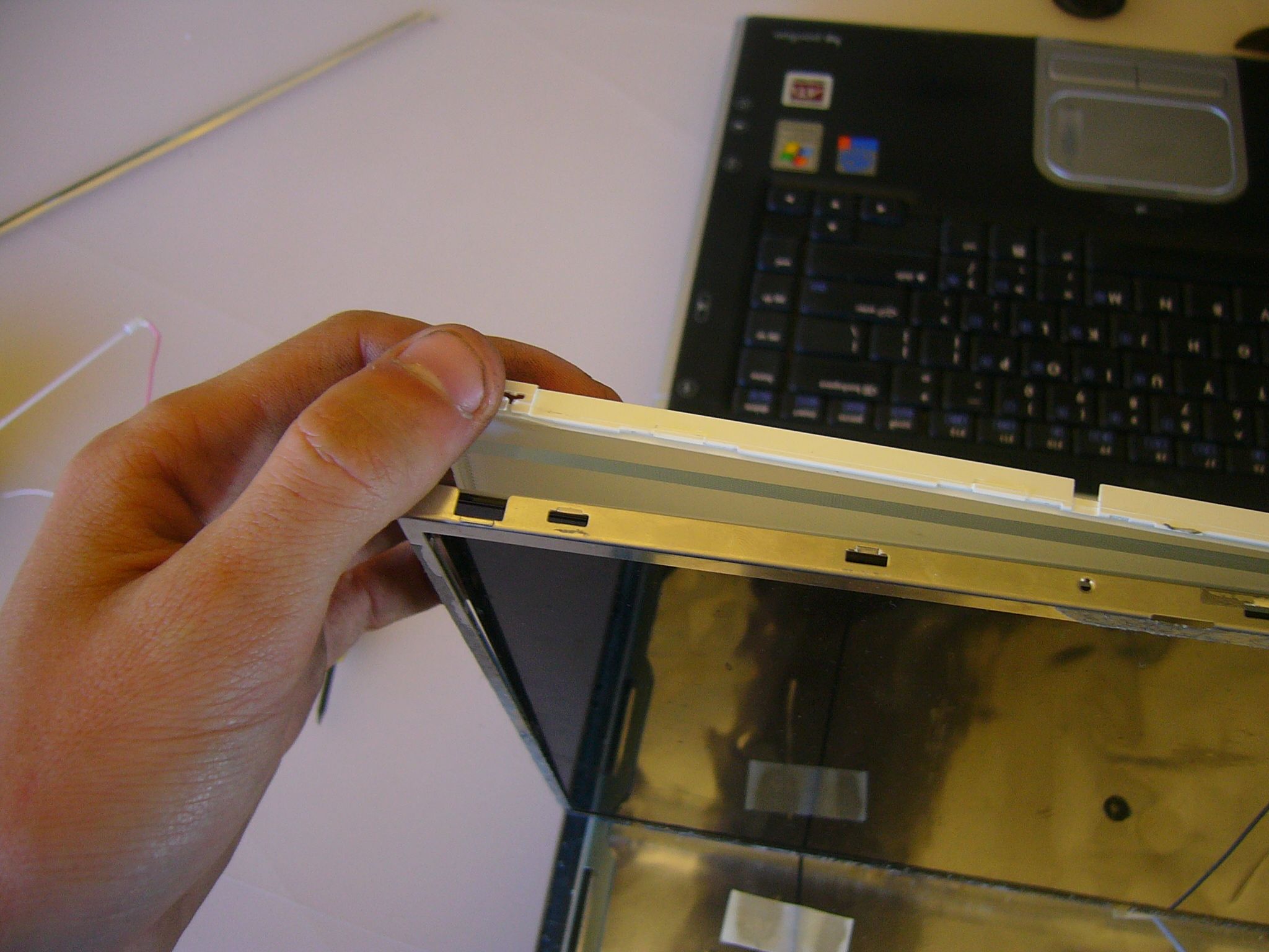 How to Replace Your Laptop's Backlight : 9 Steps (with Pictures ...