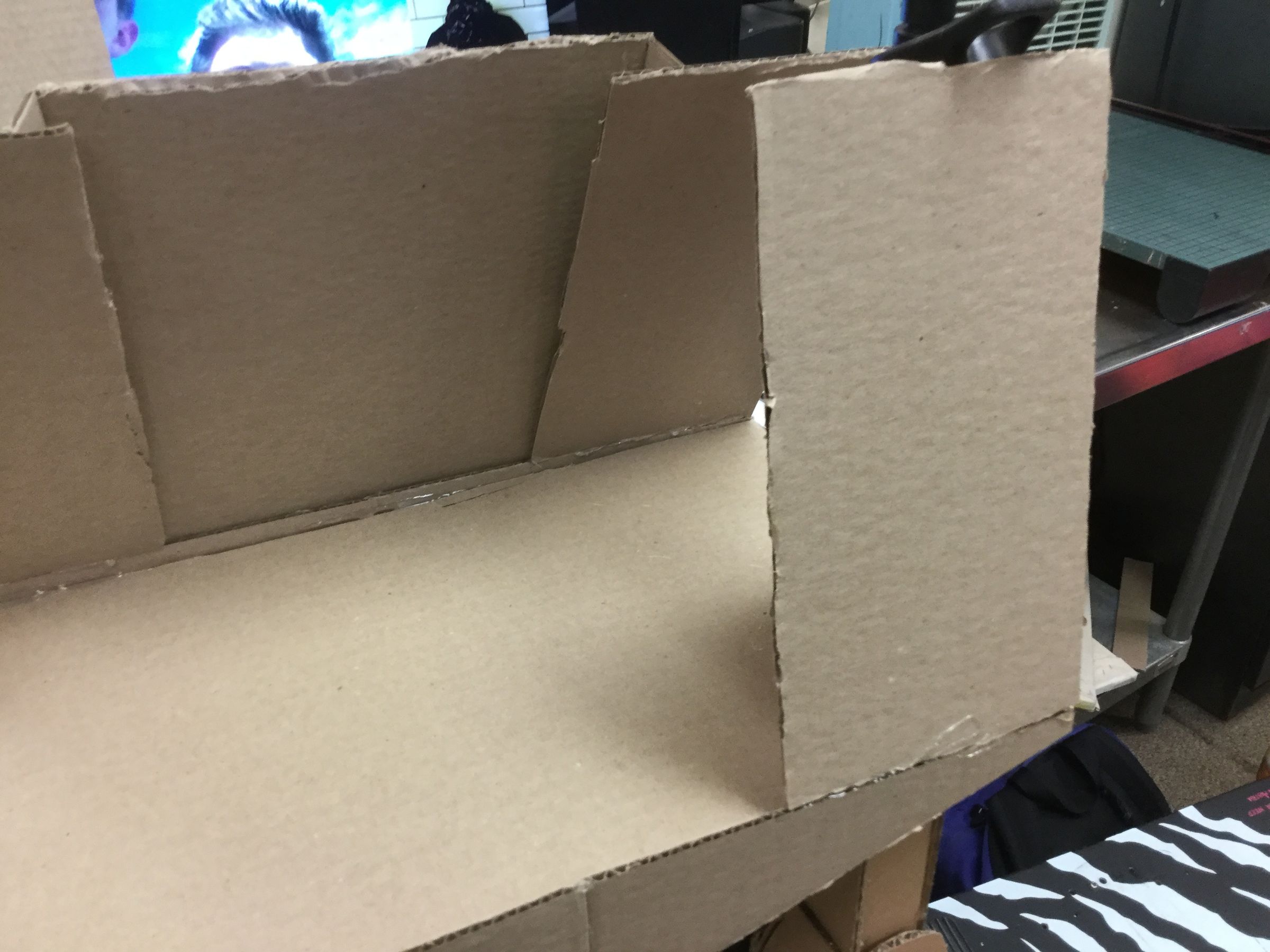 Cardboard AT-AT Walker Table : 9 Steps (with Pictures) - Instructables