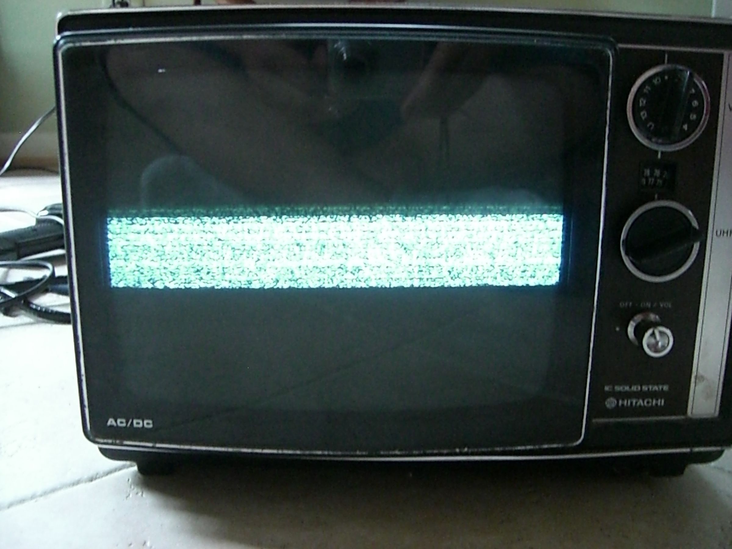 How To: Make a CRT TV Into an Oscilloscope : 4 Steps - Instructables